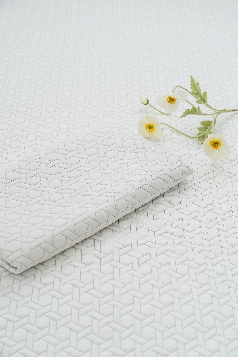 BebePio Duraron Cooling Mattress Topper Pad – Q-max 0.4 Chilling Effect Summer Blanket for Hot Sleepers & Babies – Quick Dry, Breathable, Cool Bed Throw (White, Grey), Mini