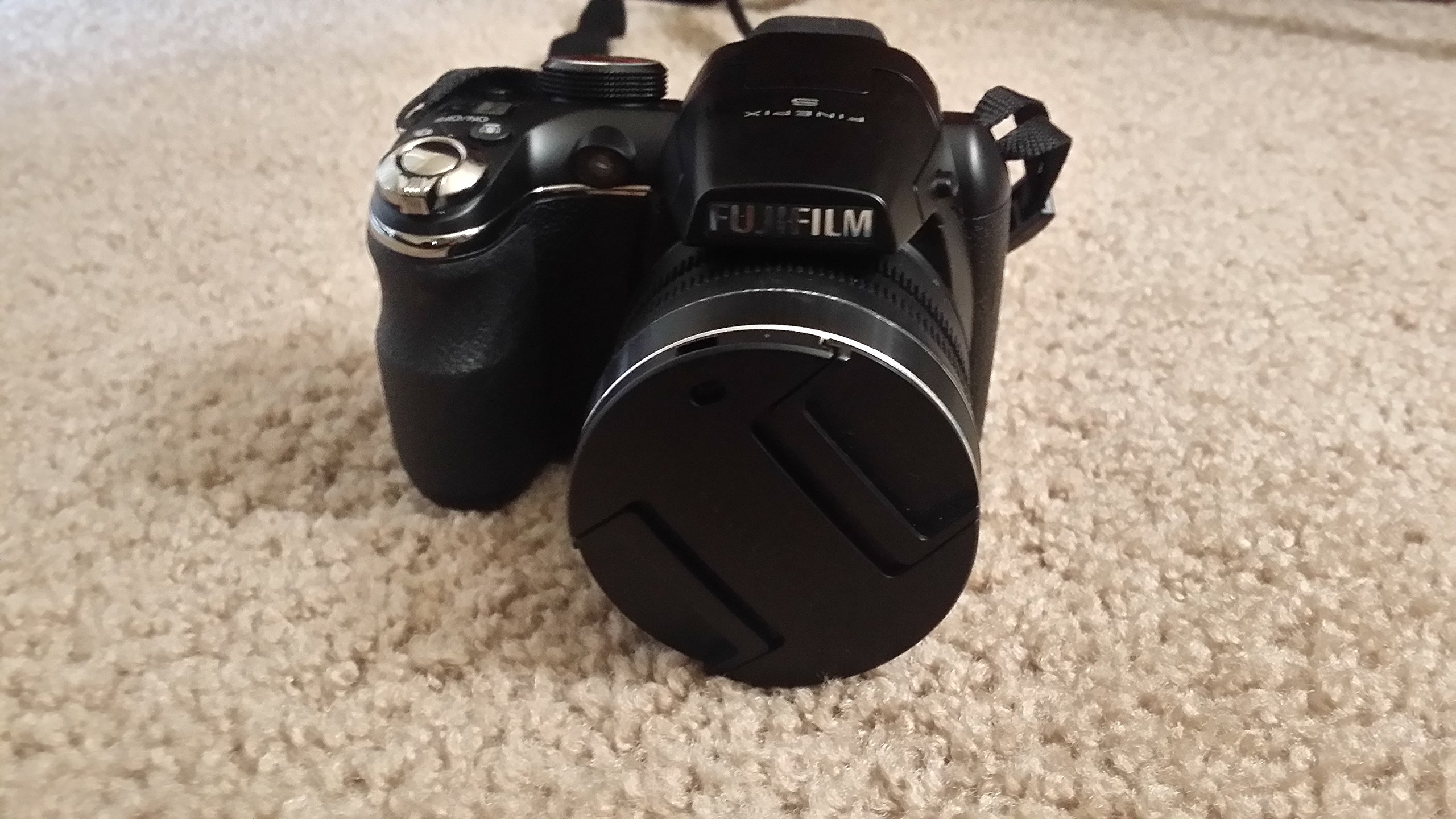 Fuji 600011995 Finepix S4200 Digital Camera Bundle 14 Mp 24x Optical Zoom; 6.7x Digital Zoom