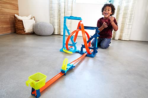 Hot Wheels Track Set and 1:64 Scale Toy Car, Track and Loop Building Kit with Adjustable Set-Ups and Jump, Infinity Loop Kit