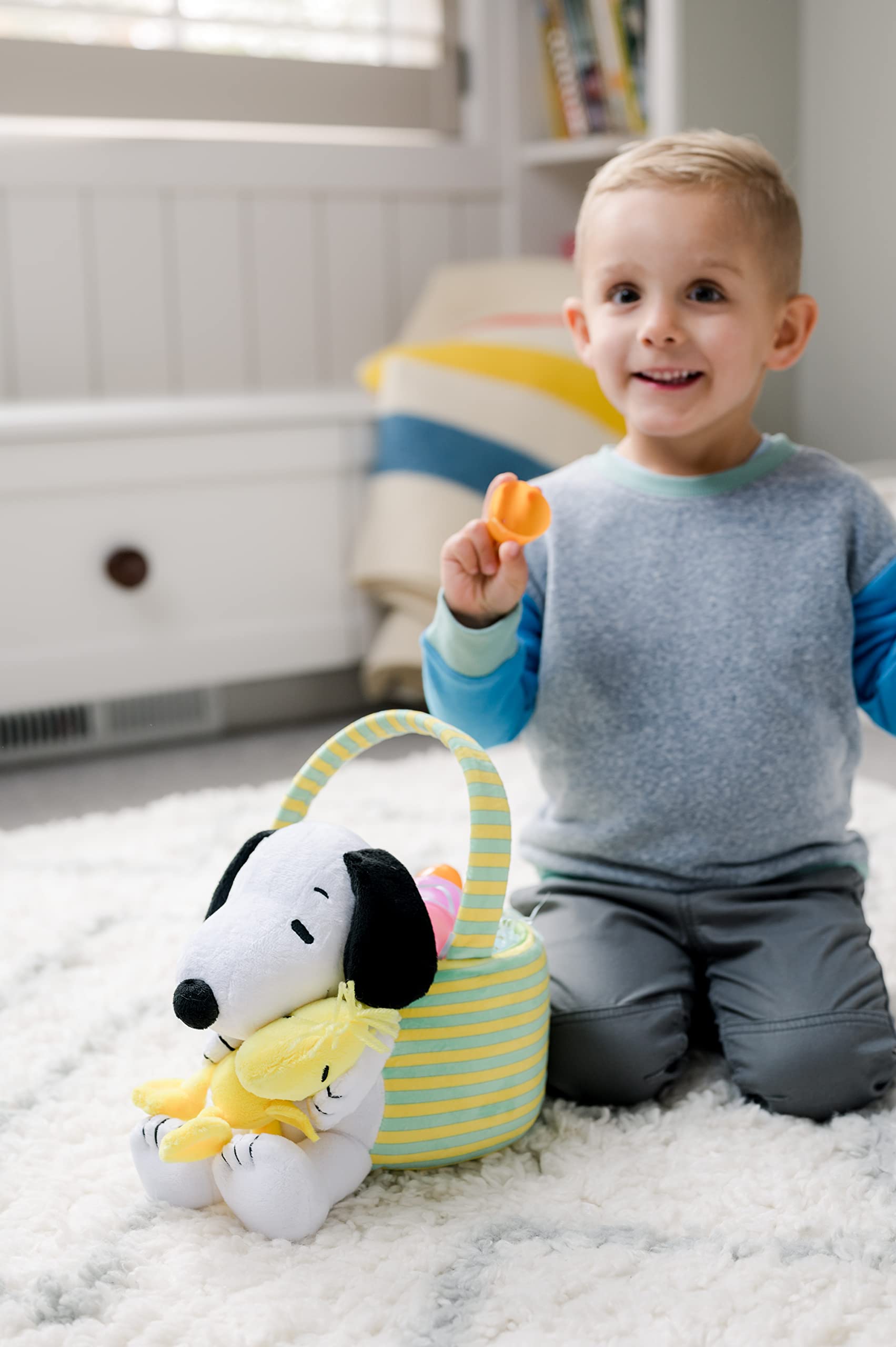 Animal AdventureĀ® | 8" Easter Basket Snoopy and Woodstock
