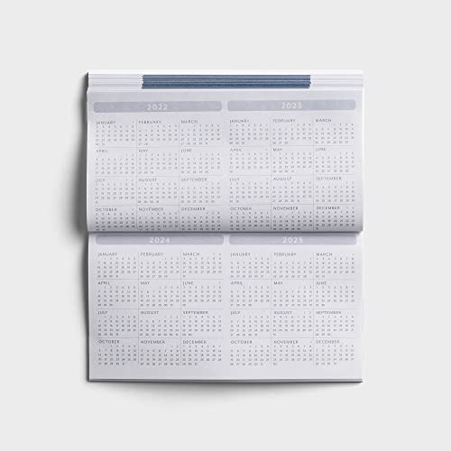 Whiskers & Paws 2023 – 2024 28 Month Planner: 2 Year Calendar Planner