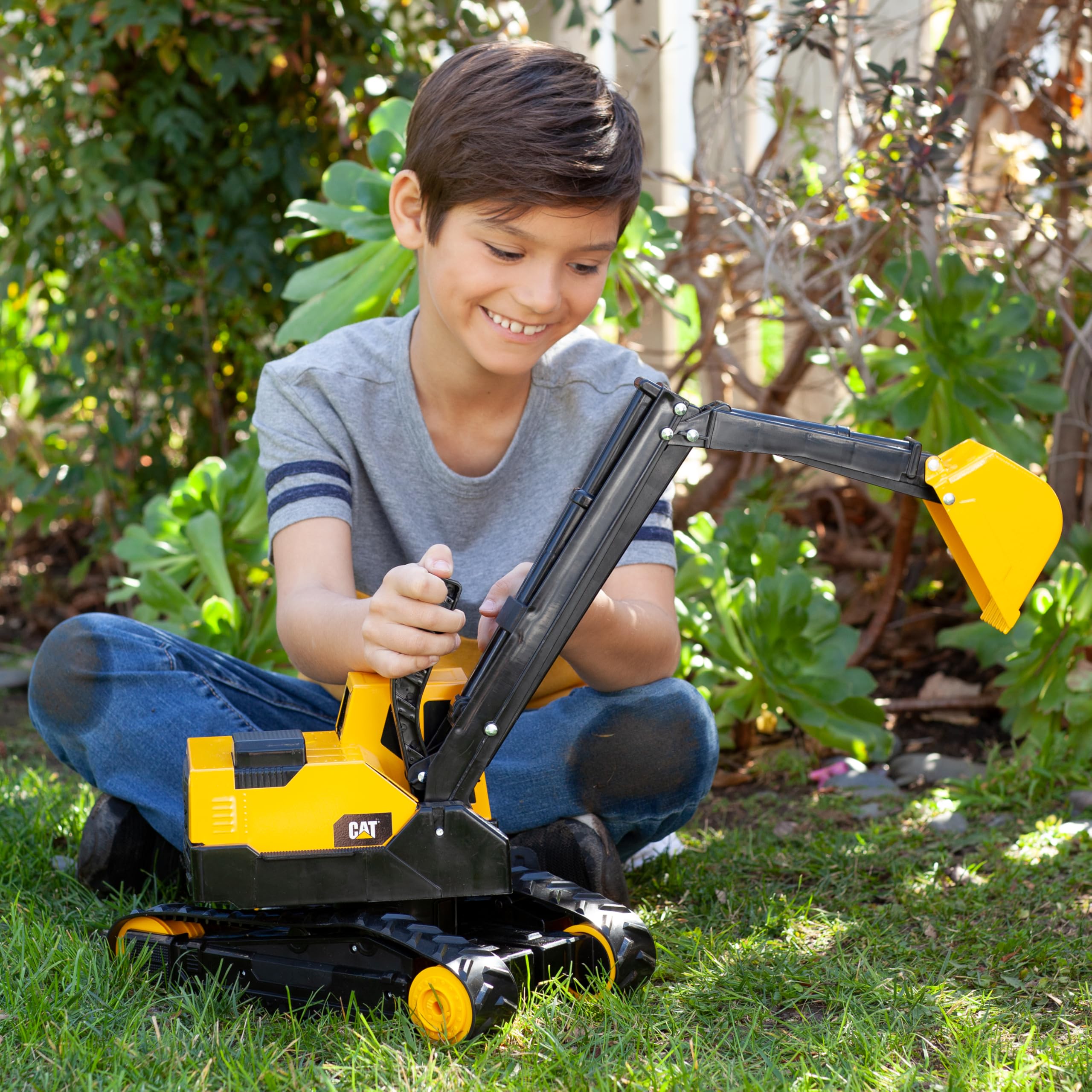 CAT Construction Toys, Steel Construction Excavator - Heavy-Duty & Durable - Ergonomic Handles 3+ Years - Perfect for Kids, Dig & Haul Dirt All Day Long