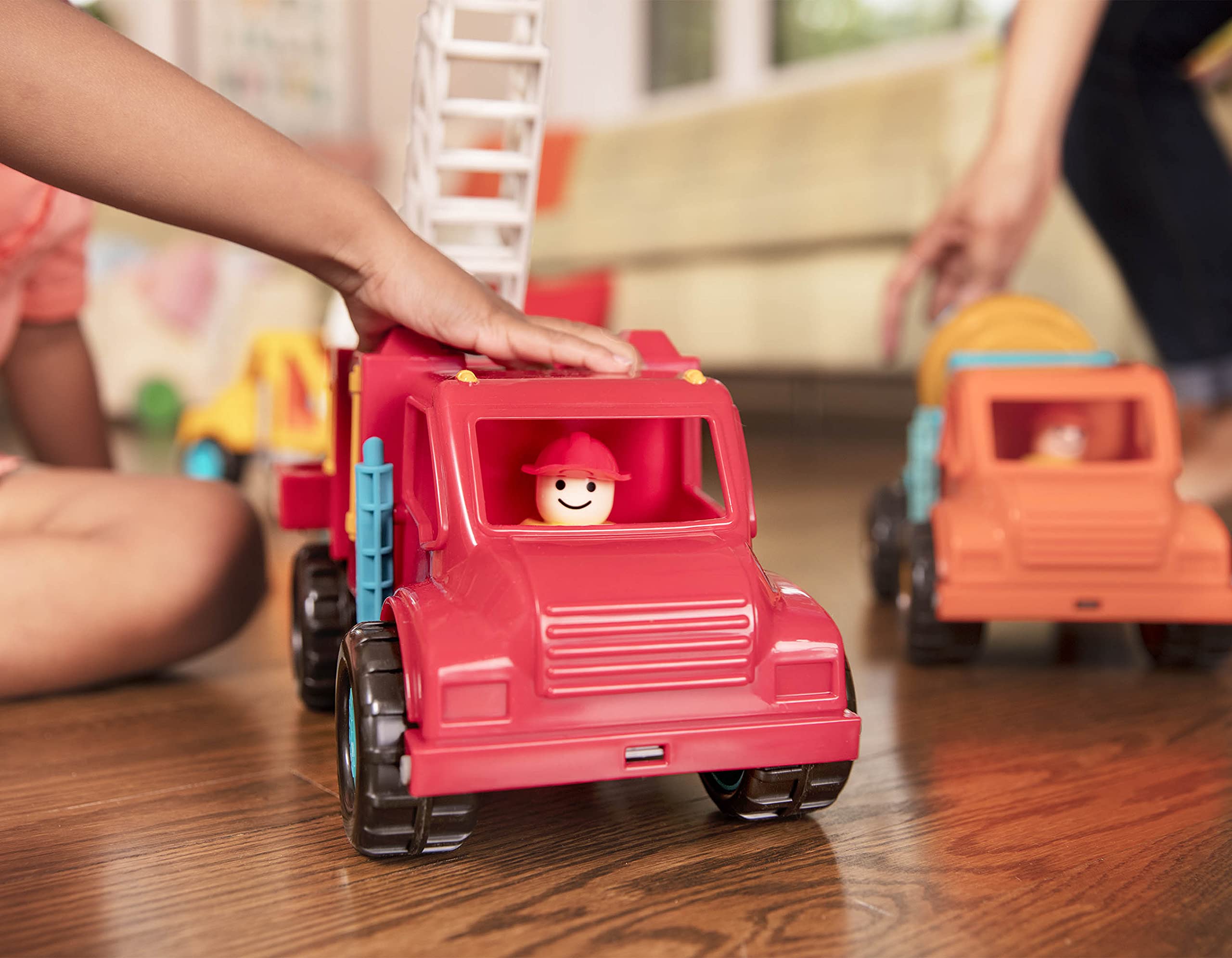 Battat – Toy Fire Truck & Figures – Classic Toddler Trucks – Red Fire Engine Toy – Soft Rubber Wheels – 18 Months + – Fire Engine
