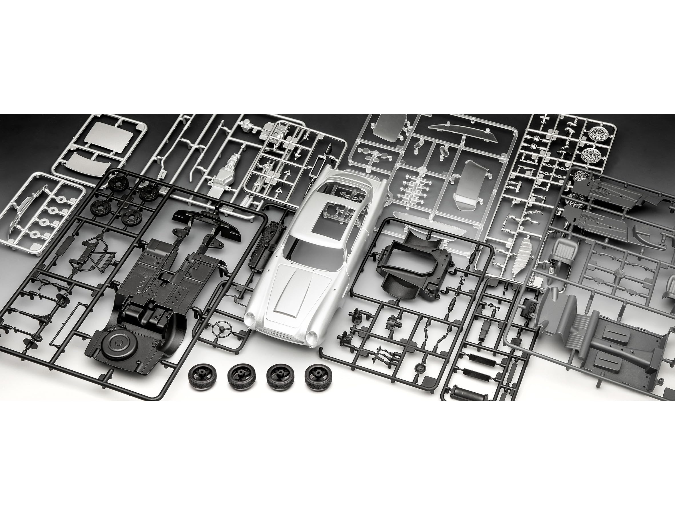 Revell 14554 Aston Martin DB5 James Bond 007 Goldfinger 1:24 Scale 122-Piece Skill Level 2 Model Car Building Kit, Silver