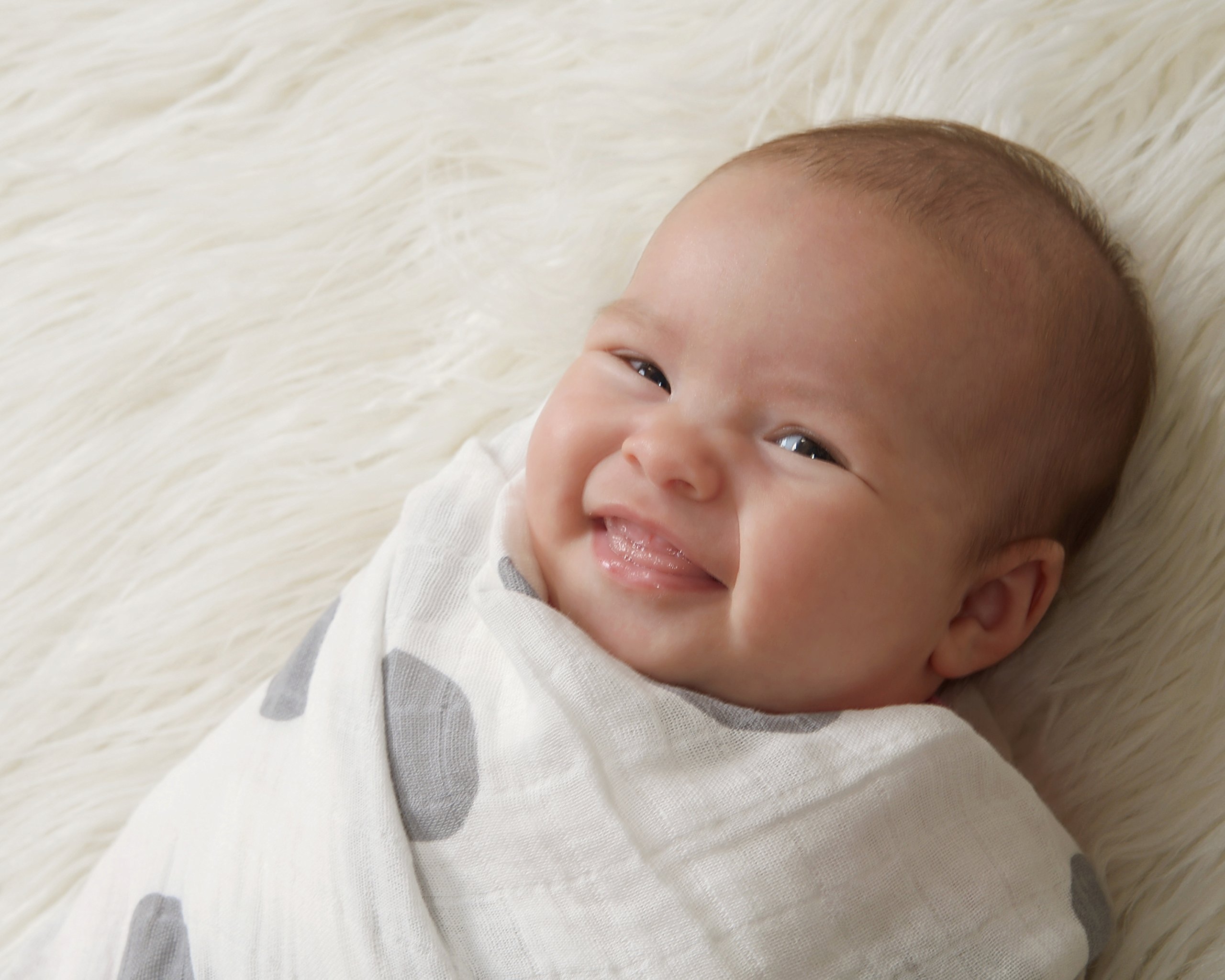 Momo Bebe Muslin Baby Swaddle Blankets - 4 Pack Large 47x47 inch Cotton Swaddles - White Grey Chevron Polka Dot Arrow - Soft Breathable Comfortable Durable - Nursery Shower Gift Set Unisex Neutral