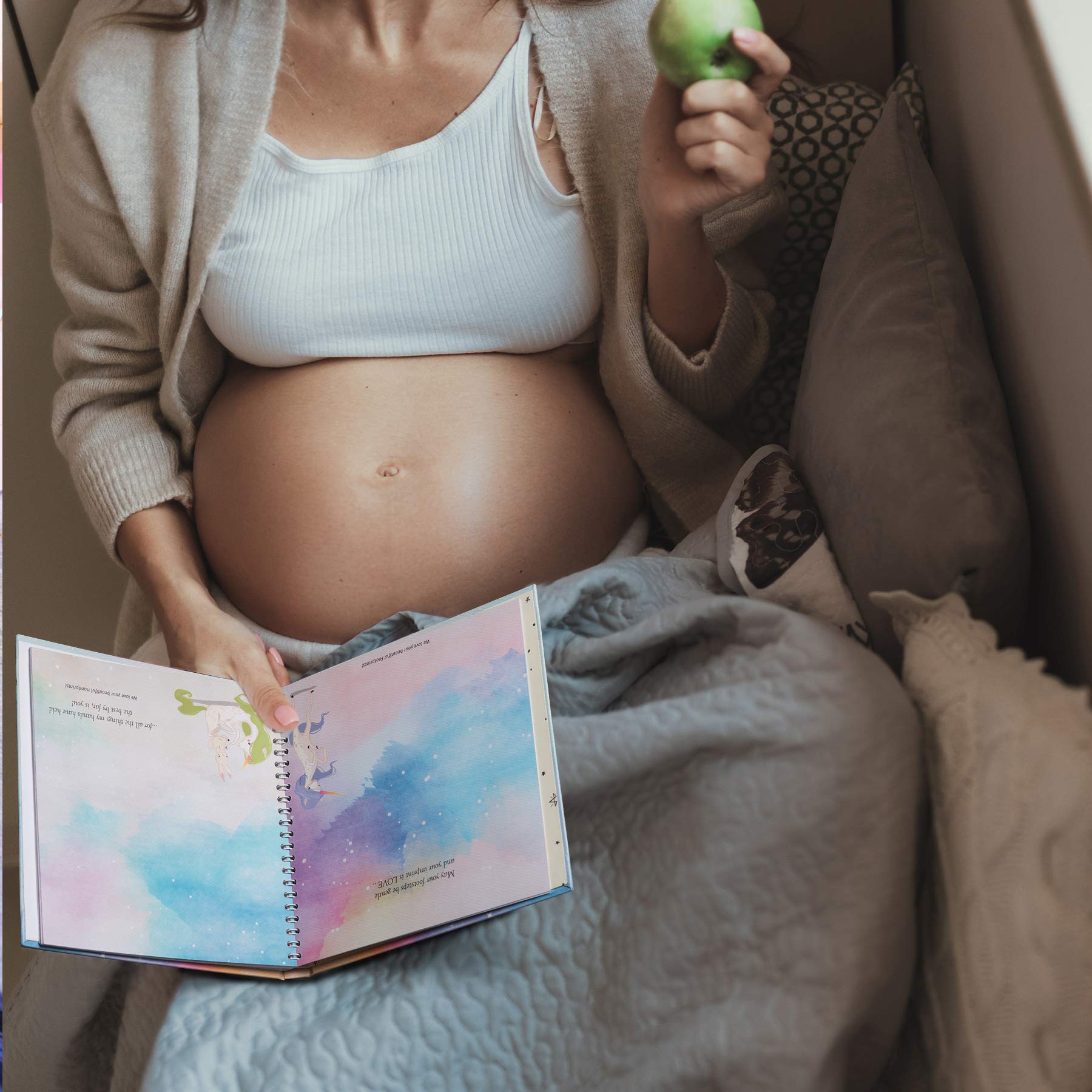 Pillow and Toast Baby Memory Book First Time Mom, Baby Books First Year Memory Book for Girls Unicorn Gift, Minimalist Baby Keepsake Journal with Pregnancy Scrapbook Postcard