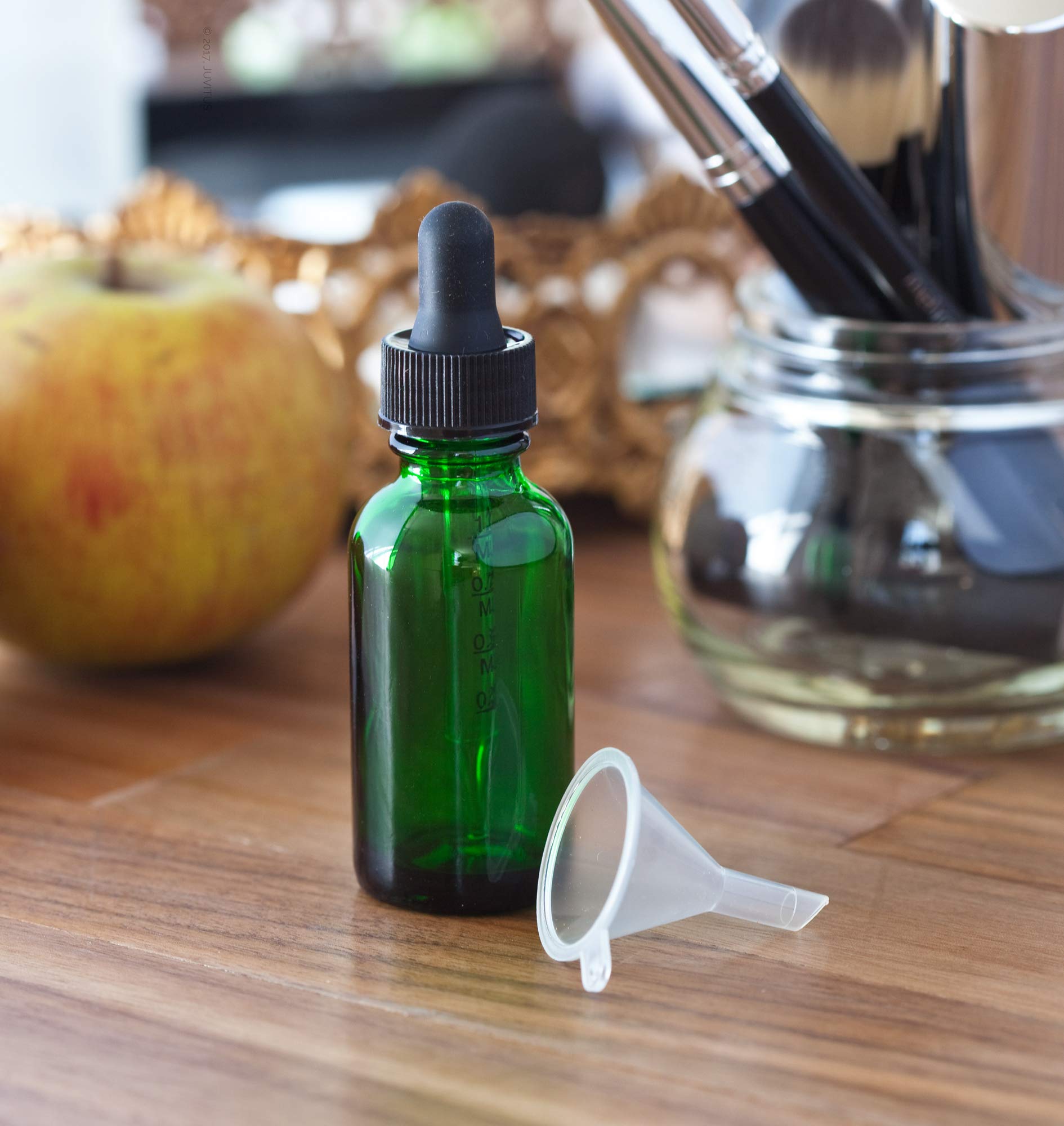 JUVITUS 1 oz / 30 ml Green Glass Boston Round Empty Bottle with Graduated Measurement Glass Dropper (24 Pack)