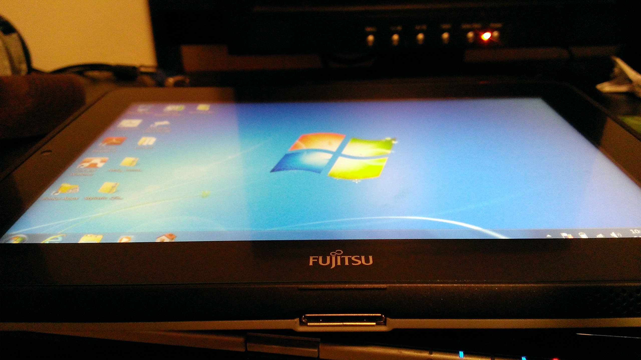 Fujitsu STYLISTIC Q550 10.1" 1280 x 800 LED Net-tablet PC - Atom Z670 1.50 GHz 62GB SSD 2GB RAM Q550-62GB-02