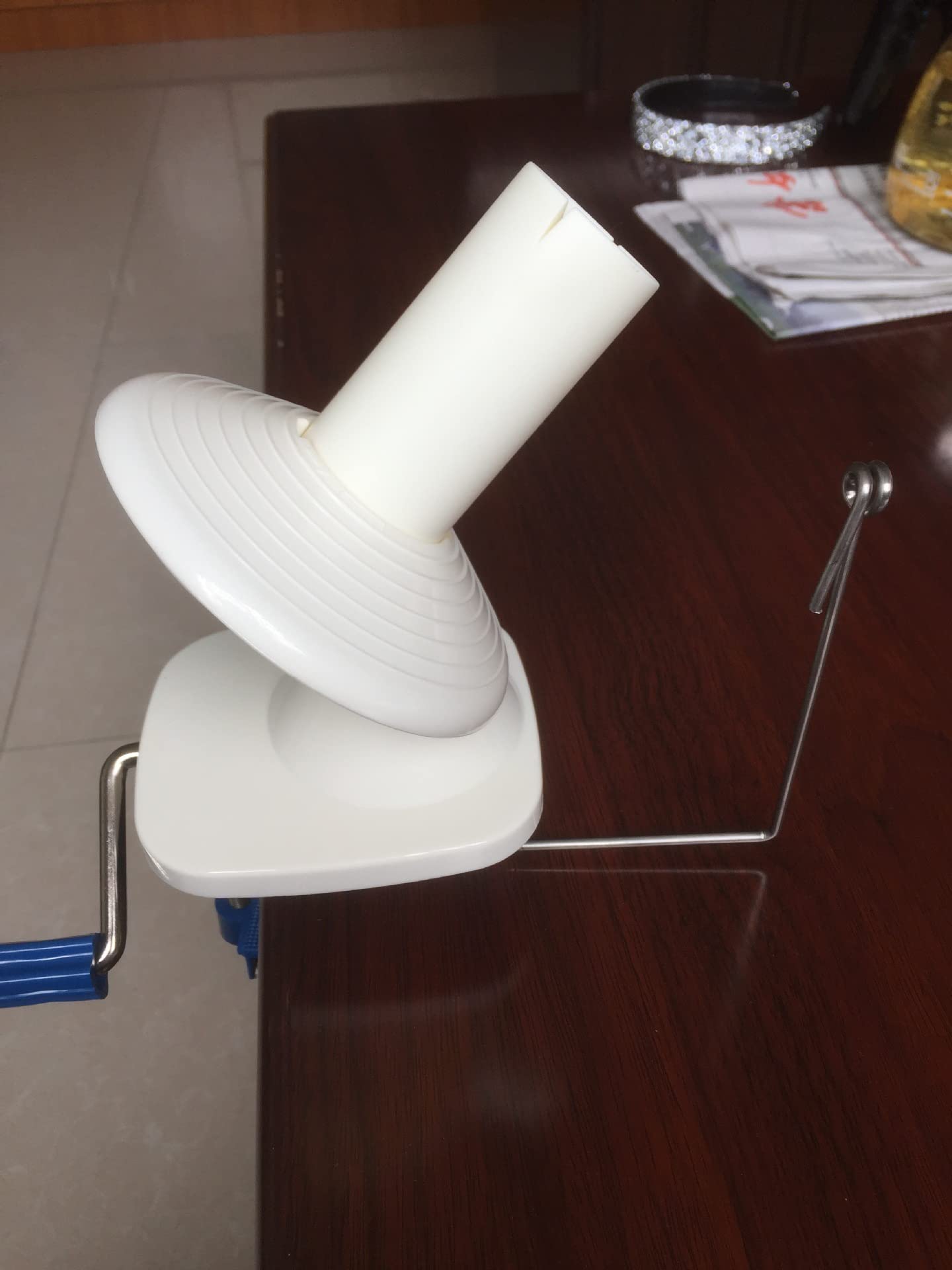 Yarn Winder, Wool Winder for Crocheting, Simple Installation Yarn Ball Winder, The Helper for Wool Collection Lovers,Needlecraft Yarn Ball Winder Hand Operated