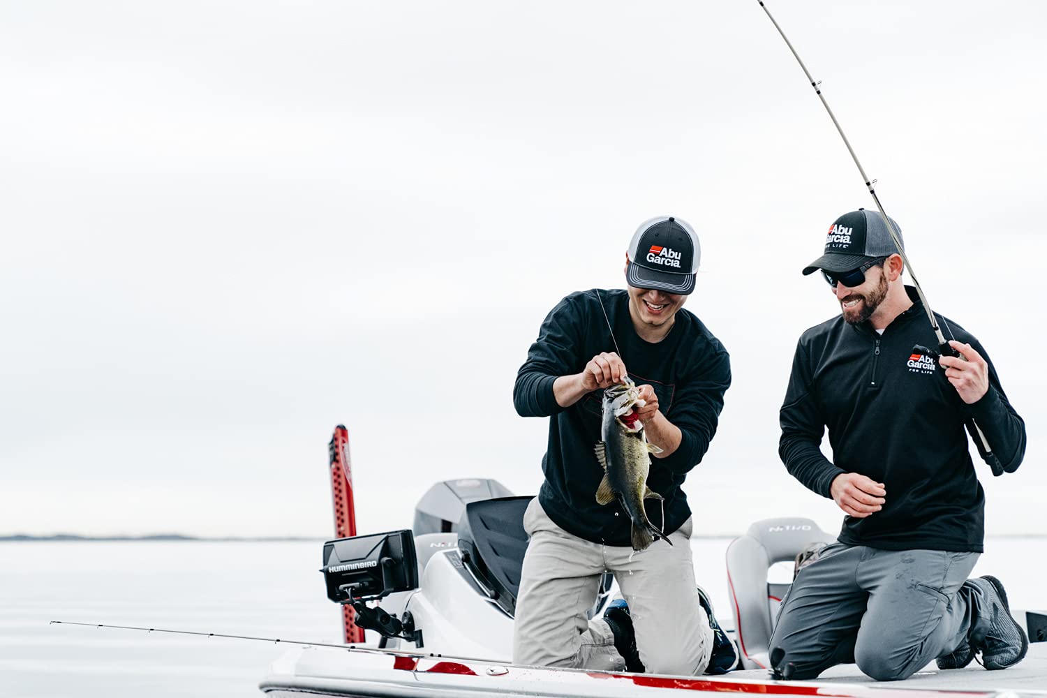 Abu Garcia 6’6” Max Pro Fishing Rod and Reel Spinning Combo, 6 +1 Ball Bearings with Lightweight Graphite Body & Rotor, Extra Durable Everlast Bail System,Grey