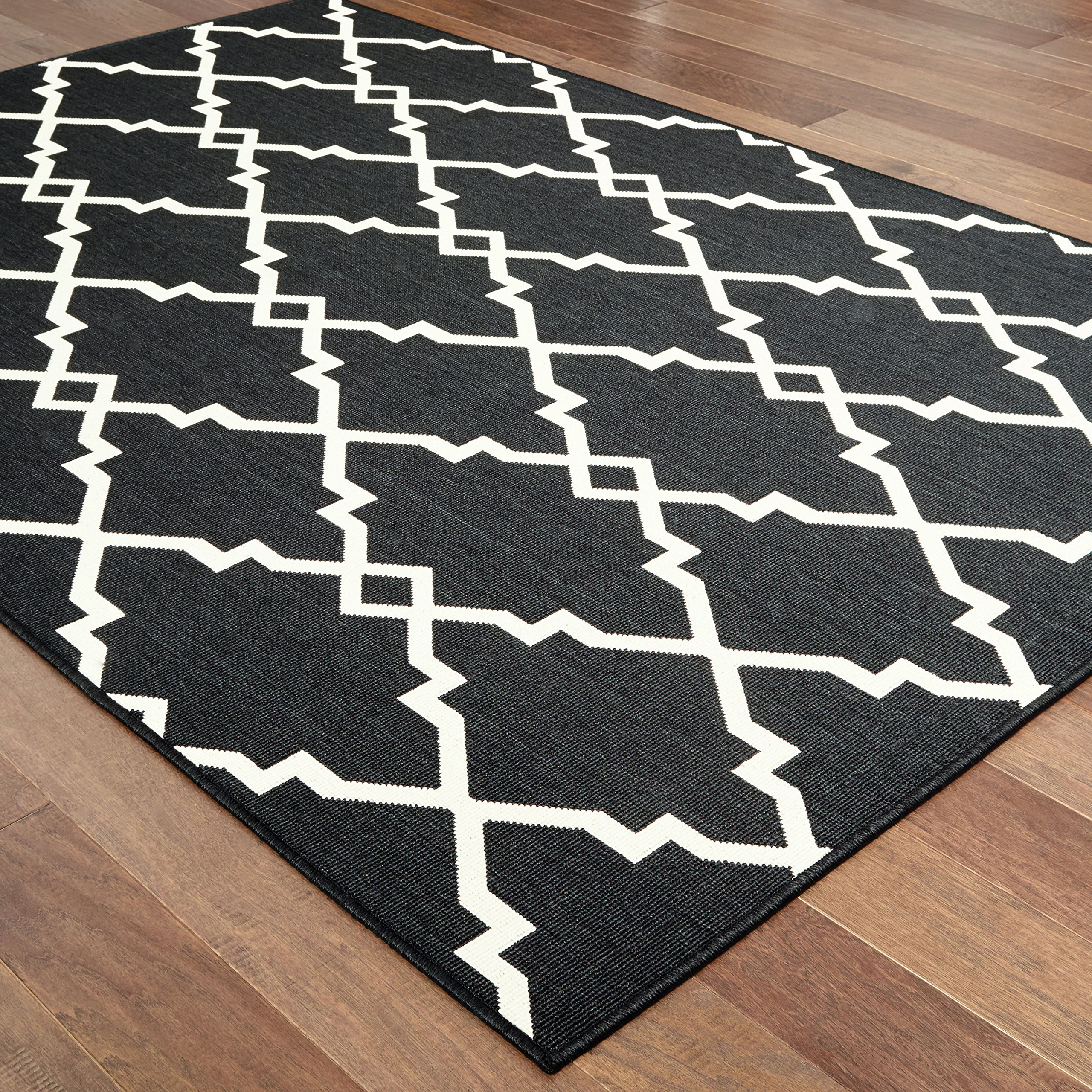Christopher Knight Home Maitland Lattice Indoor/Outdoor Area Rug, 2ft 3in X 7ft 6in, Black,Ivory