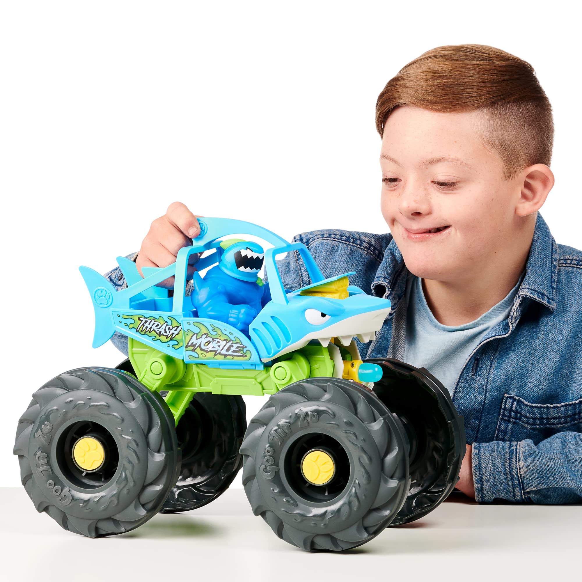 Heroes of Goo Jit Zu "Stretch and Strike Thrash Mobile! Vehicle with Missile Launcher and Stretchy, Goo Filled Exclusive Race Suit Thrash.