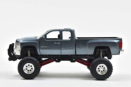 New Ray Silverado 2500 Hd Die Cast Chevrolet with Suspension 1/32° 54526 Blue, male