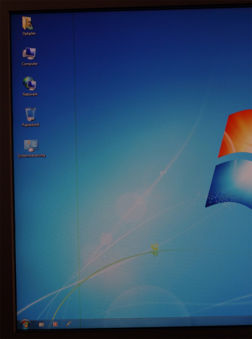 DELL UltraSharp 2209WA 22 Inch Black Widescreen Flat Panel Monitor