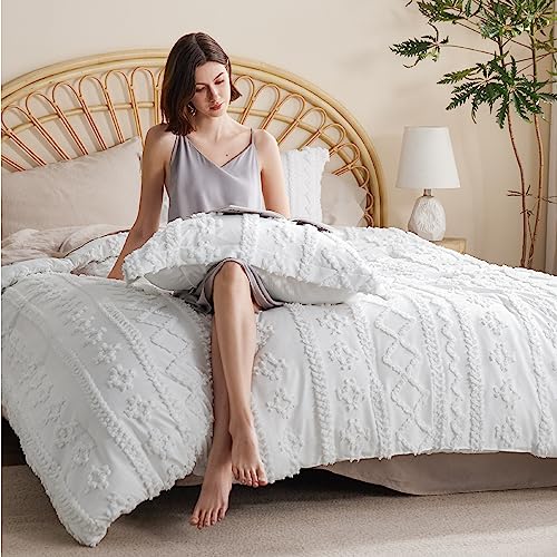 Bedsure Tufted Boho Comforter Set Queen - White Boho Bedding Comforter Set, 3 Pieces Farmhouse Shabby Chic Embroidery Bed Set, Soft Jacquard Comforter for Women Men Girls