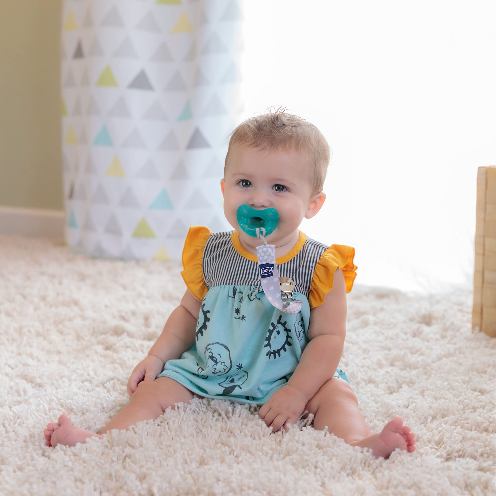Chicco Universal Two in One Baby Pacifier/Soother Clip/Holder with Universal Loop for Teethers and Small Toys, Plus Soft Attachment Ring Included for Knob Style Pacifiers, Grey/White