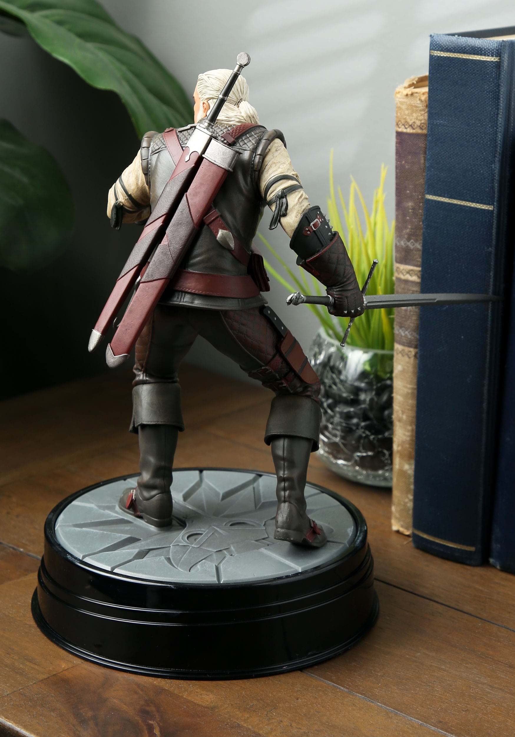 DARK HORSE COMICS The Witcher 3: Wild Hunt Geralt Manticore Figure, Standard