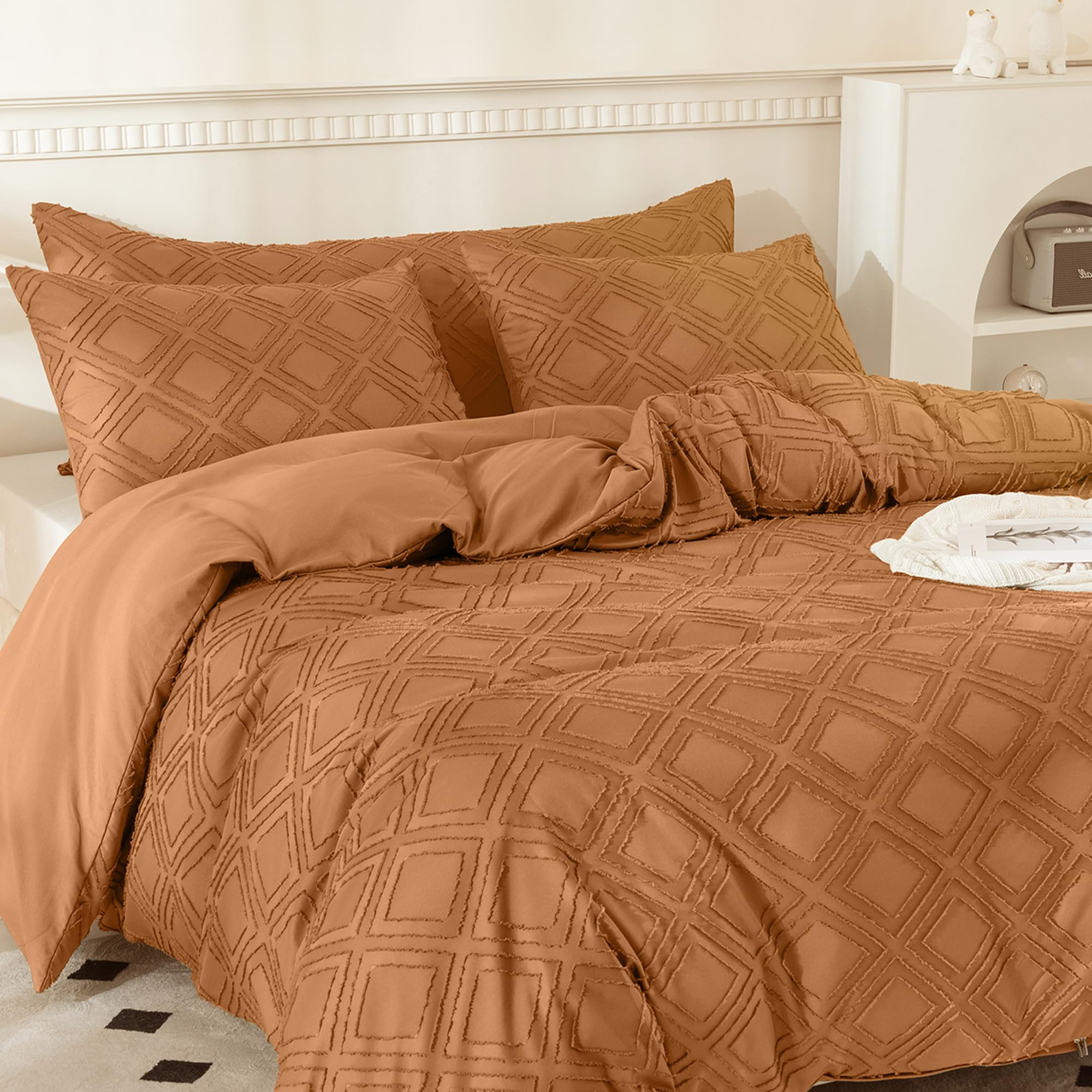JELLYMONI Duvet Cover Queen, Rust Microfiber Tufted Duvet Cover Set, Boho Textured Duvet Cover Jacquard Rhombus Geometric Pattern Duvet Cover with Corner Ties & Zipper Closure