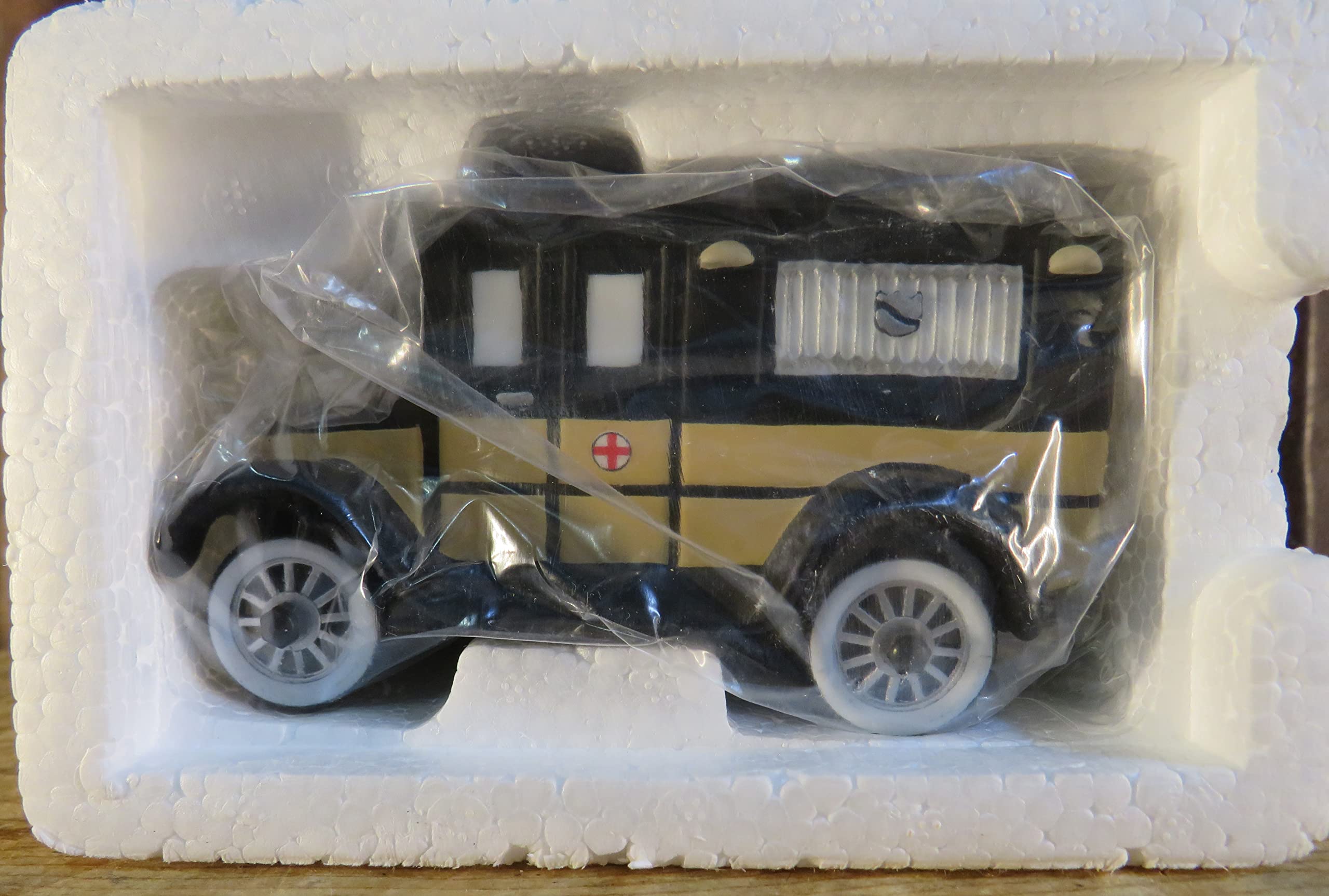 Department 56 The City Ambulance 56.58910