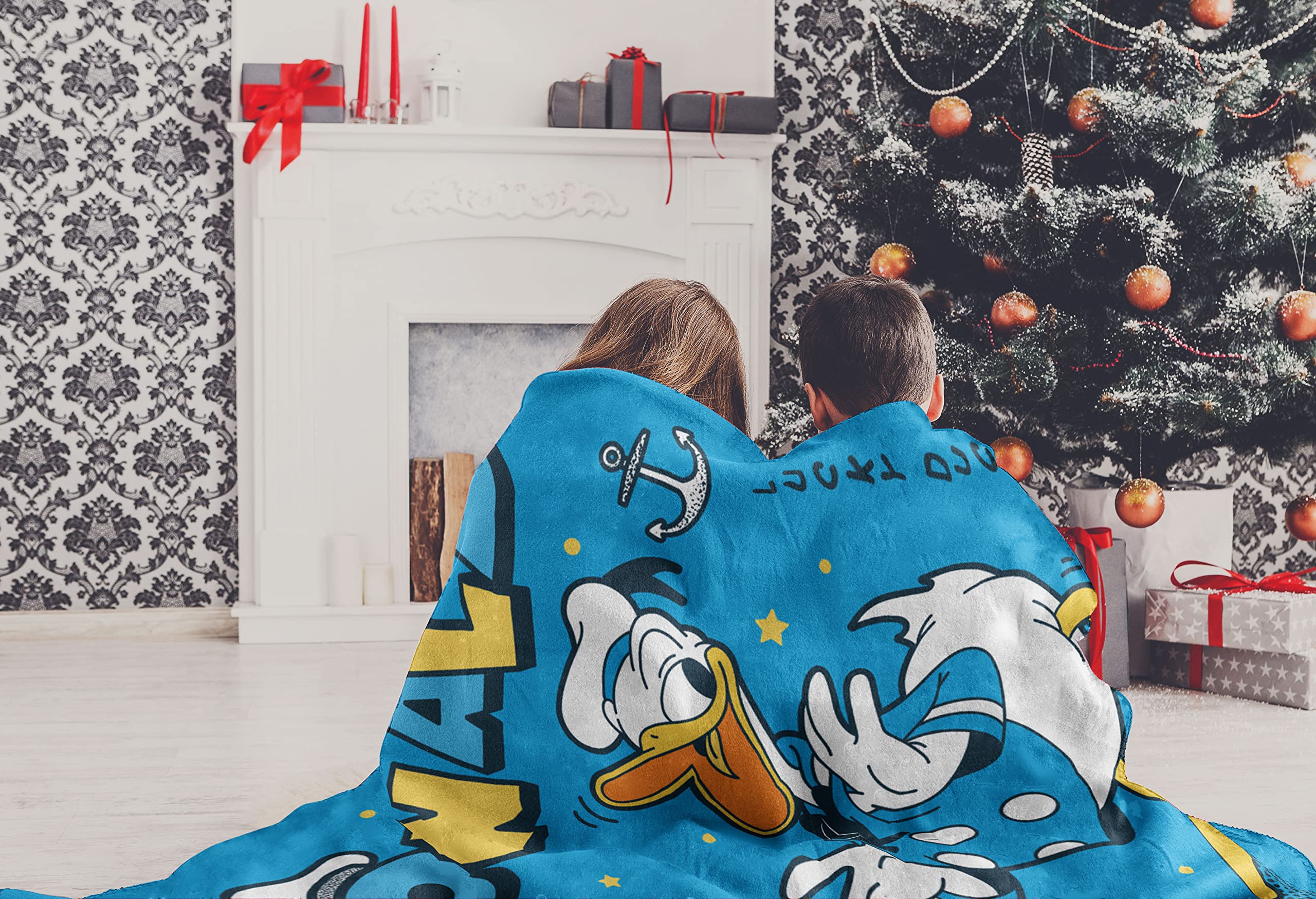 Northwest Donald Duck/Daisy Duck Micro Raschel Throw Blanket, 46" x 60", Lucky Duck