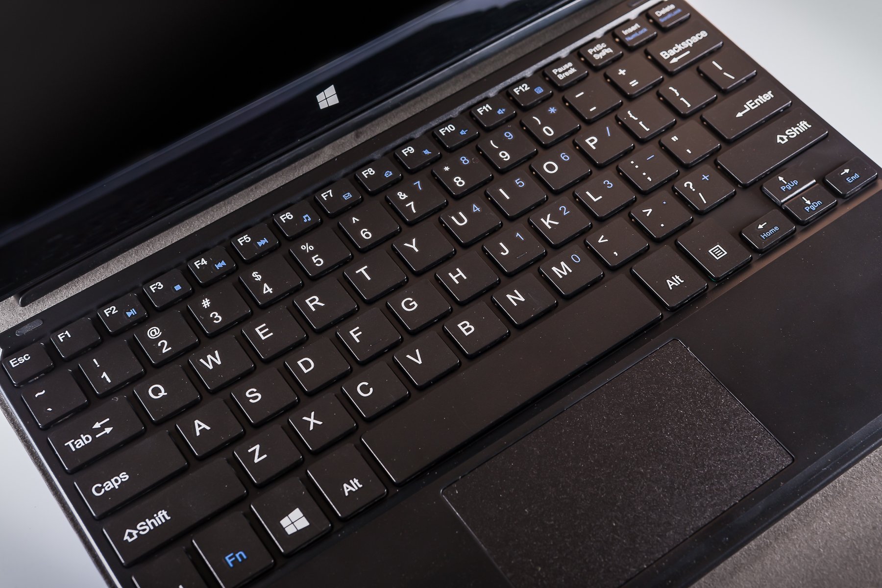 Fusion5 NOT Suitable for FWIN232 S2 Models - Docking Case with Keyboard by Fusion5 - Tablet Case for Windows 10 Tablet FWIN232 S1 Models Only