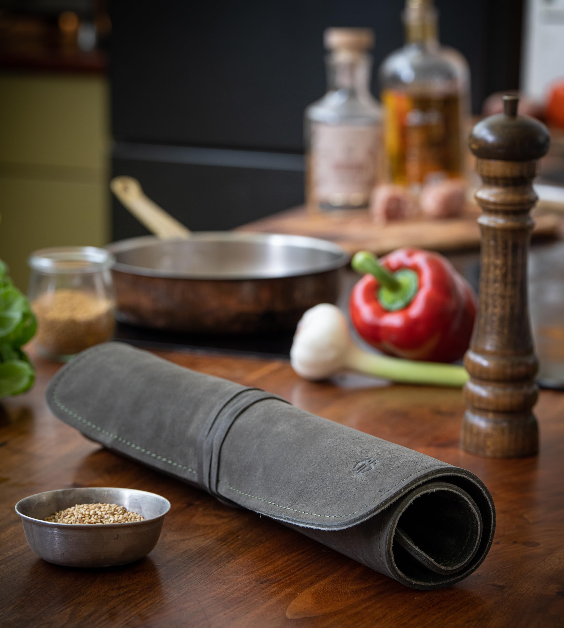 Angus Stoke Knife Bag for Chefs–knife Roll Bag leather 7 slots – Leather Knife Case Noah (green-olive)