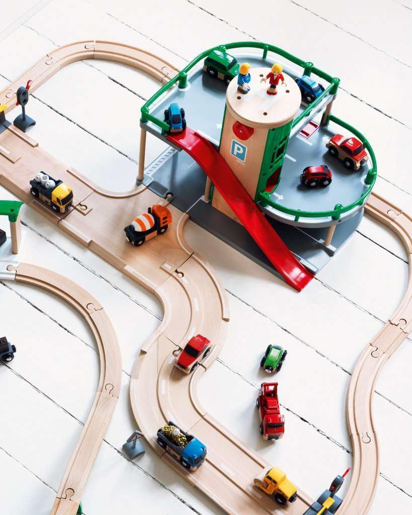 BRIO World 33204 Parking Garage - Ultimate Toy Train Accessory | Interactive Play | Compatible with All BRIO Train Sets | FSC Certified Wood Material | Ideal for Kids Age 3 and Up