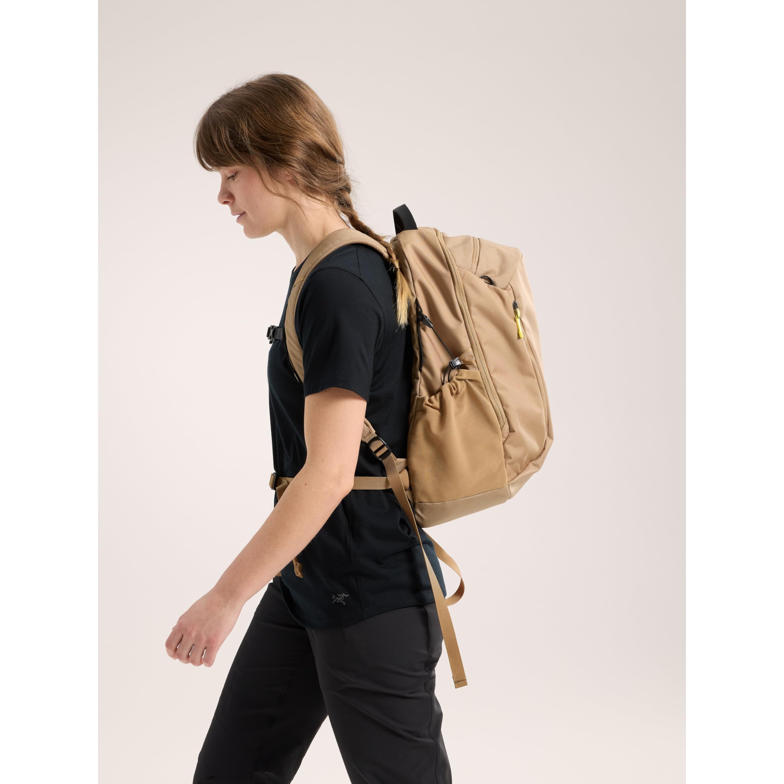 Arc'teryx Mantis 26 Backpack | Highly Versatile 26L Daypack | Smoke Bluff, One Size