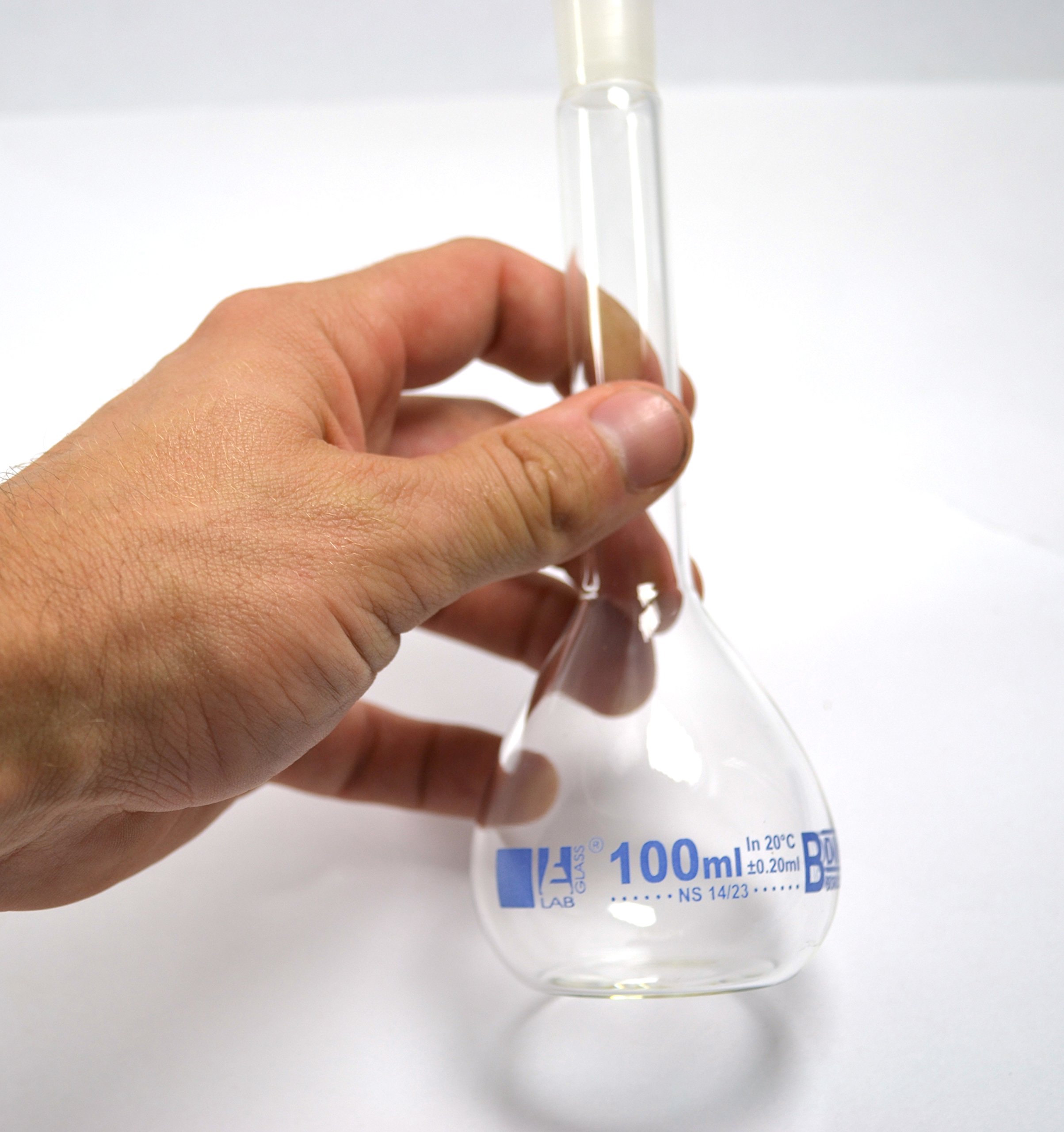 EISCO Volumetric Flask, 100ml - Class B - 14/23 Polyethylene Stopper, Borosilicate Glass - Blue Graduation, Tolerance ±0.200