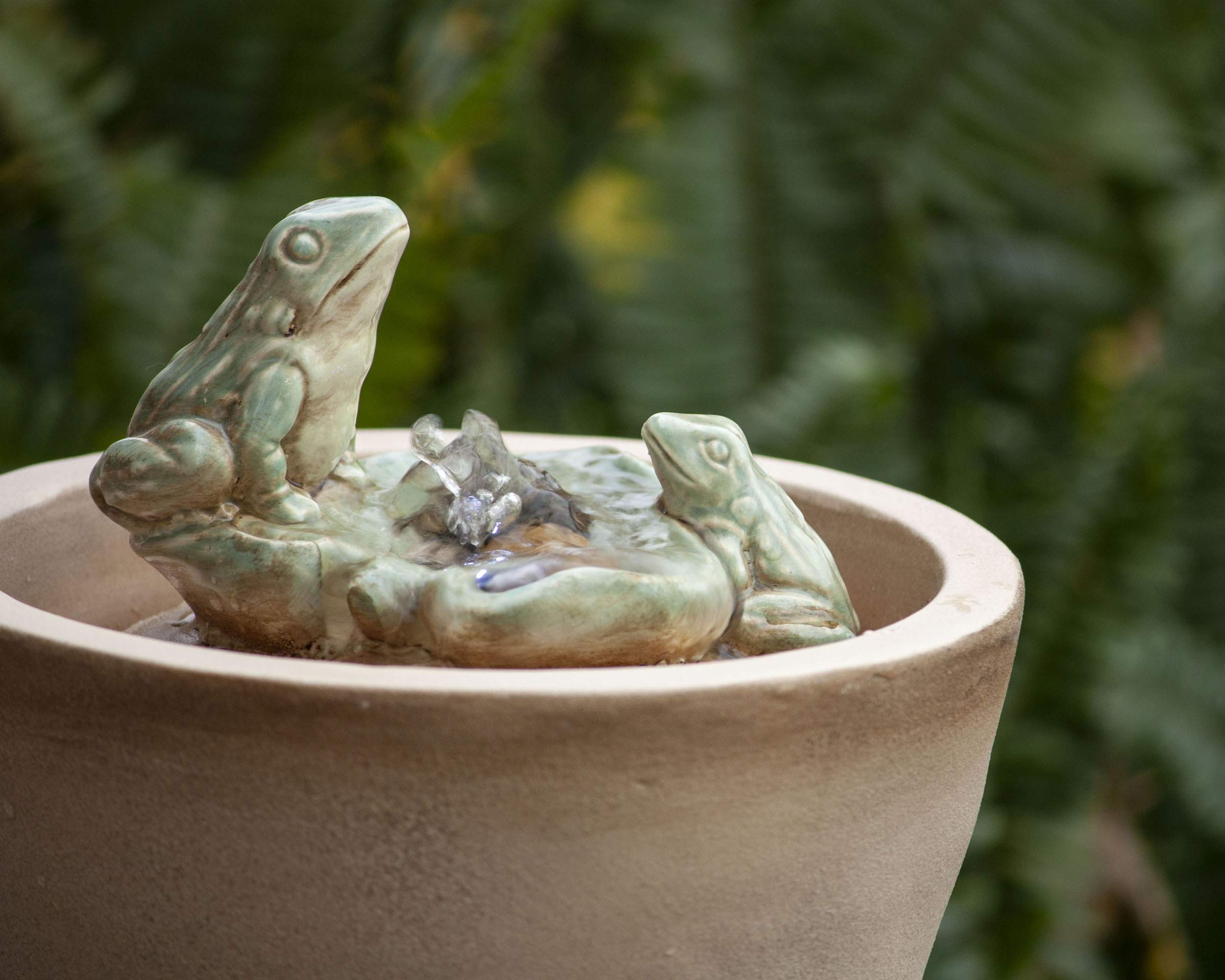 Foreside Home and Garden Multicolor Ceramic Frog Indoor Water Fountain with Pump