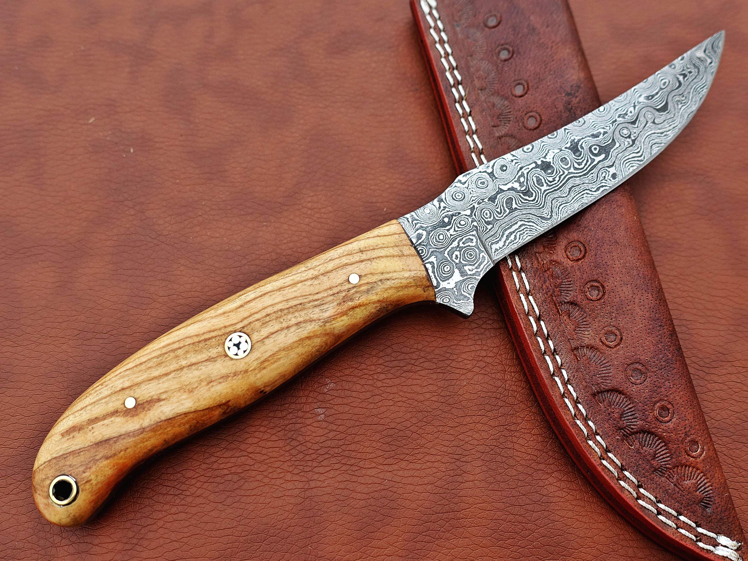 9" Long hand forged rain drop pattern Trailing point Damascus steel full tang blade Skinning Knife, Red colored wood scale with inserting hole, Cow hide Leather sheath included (Red wood)