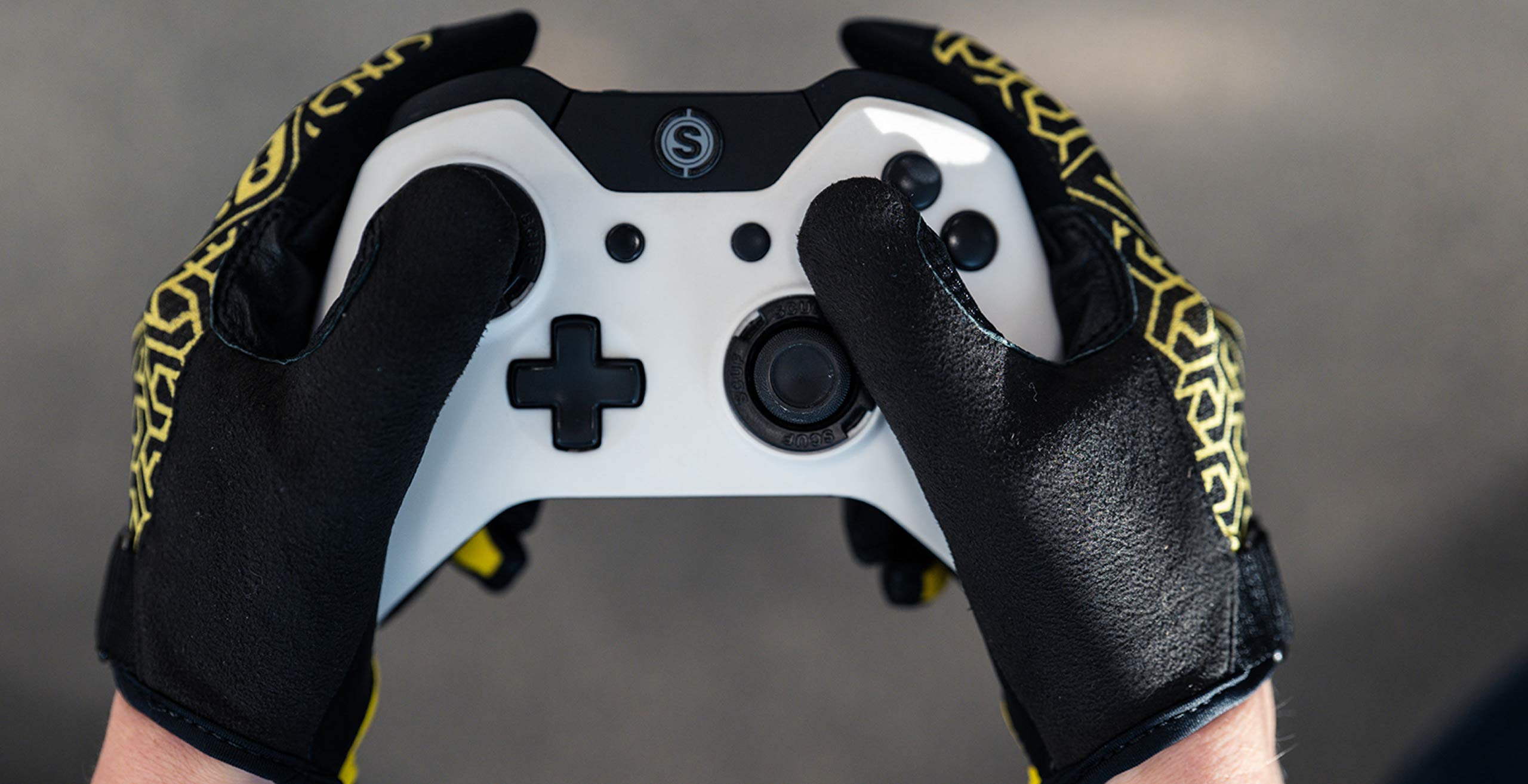 Ironclad Console Gaming Gloves, Precision Fit, Performance Grip, Touchscreen Compatible, Machine Washable, (1 Pair), Size M (ES-CNSL-03-M)