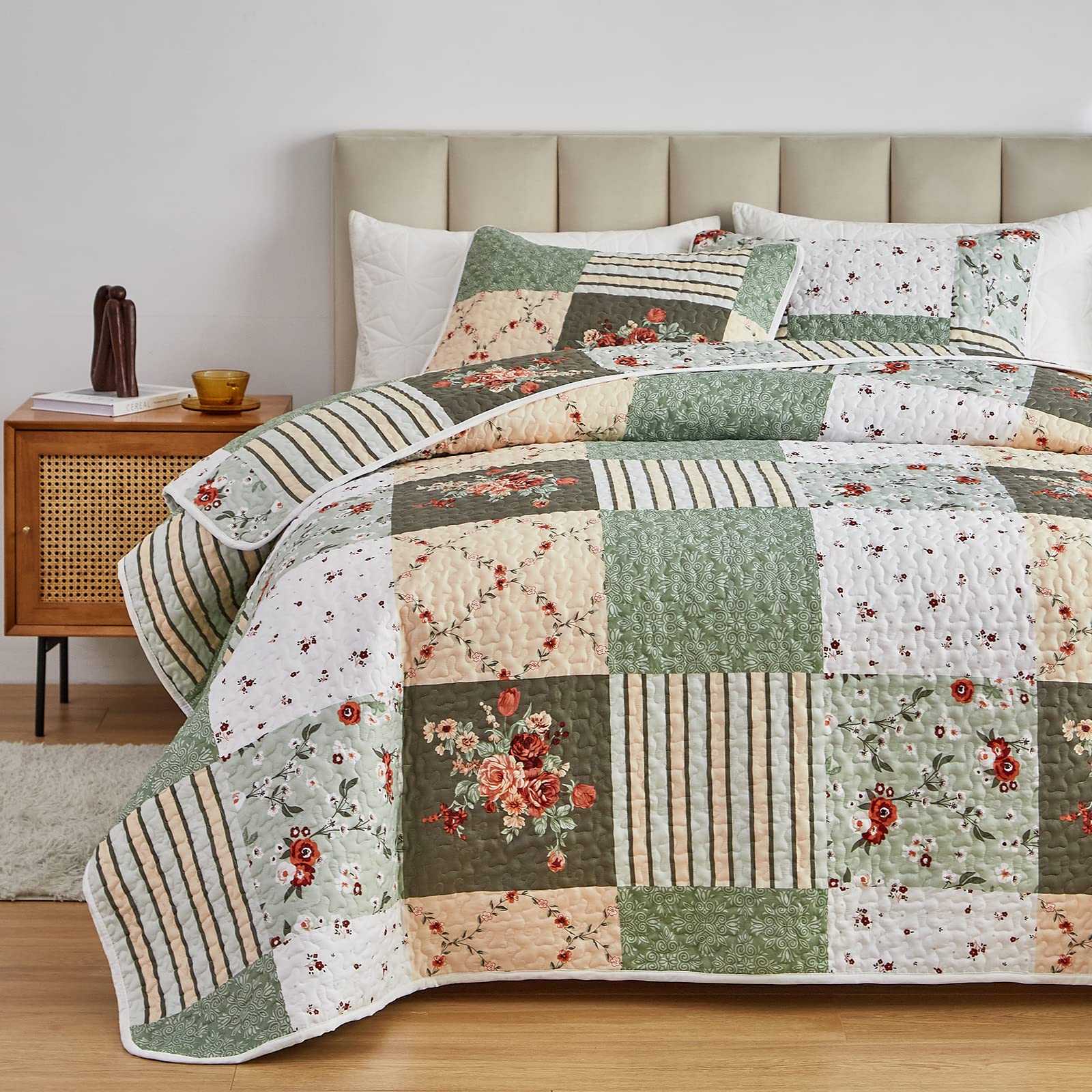 Patchwork Quilt Set Twin Size, 2 Pieces Green White Floral Plaid Design Summer Bedspread Coverlet Set, Soft Microfiber Reversible Lightweight Bed Cover for Kids (68" x 86", 1 Quilt+ 1 Pillow Sham)
