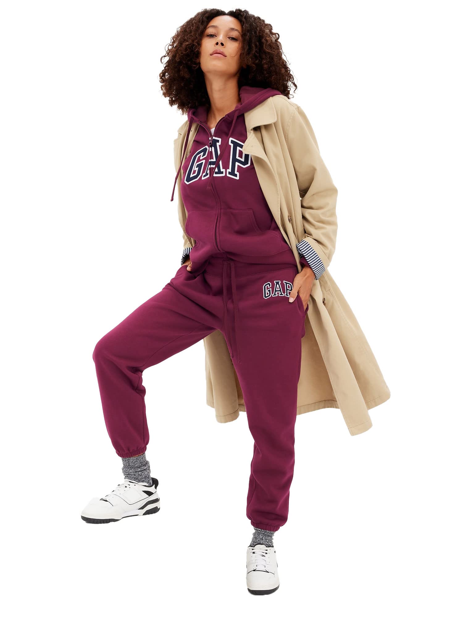 GAP Womens Logo Fleece Joggers Sweatpants, Ruby Wine, Medium US