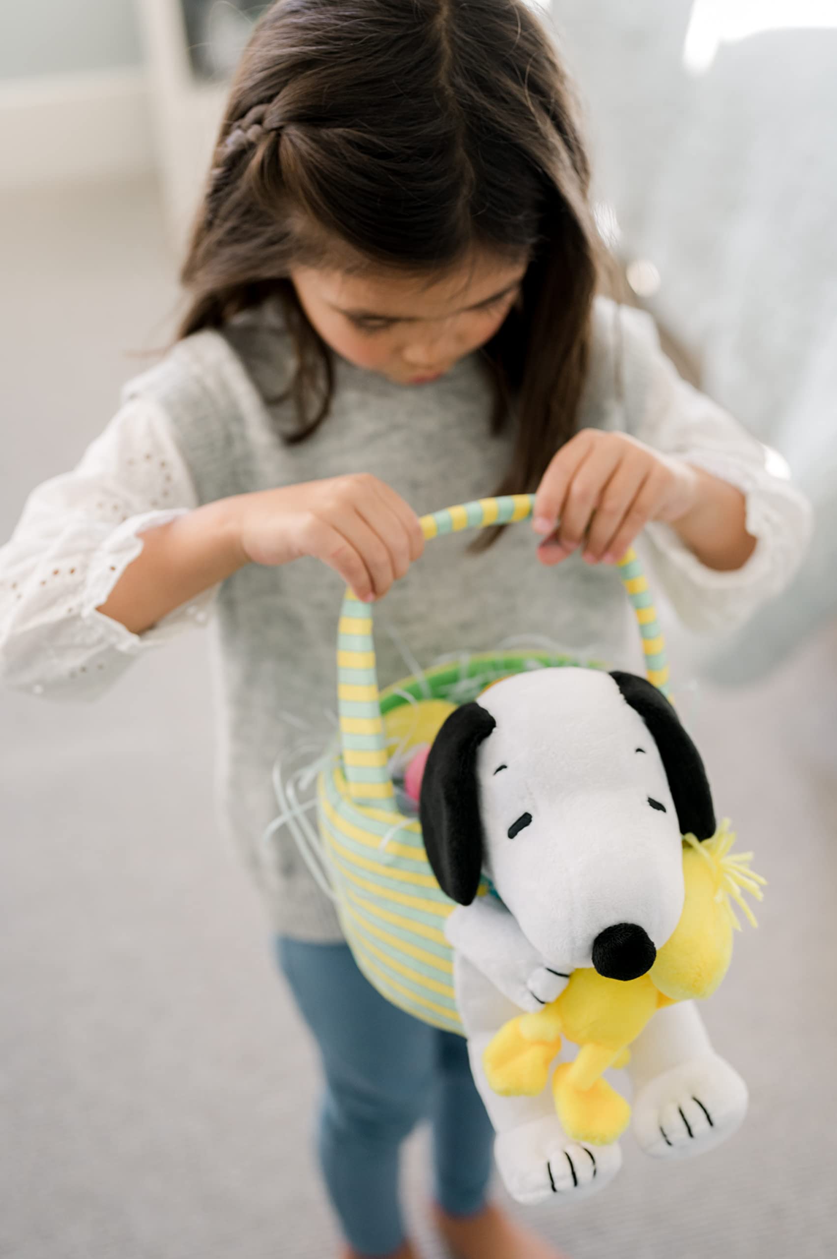 Animal AdventureĀ® | 8" Easter Basket Snoopy and Woodstock
