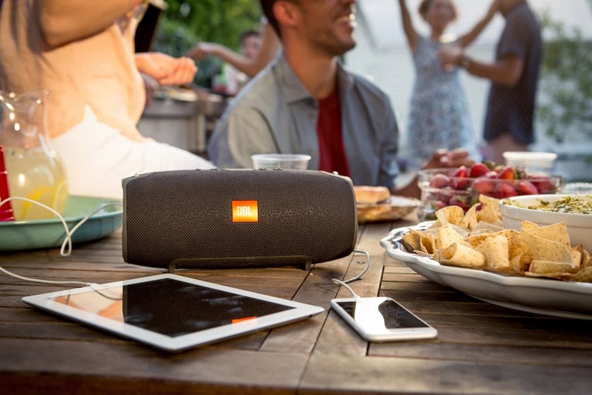 JBL Xtreme Portable Wireless Bluetooth Speaker (Black)