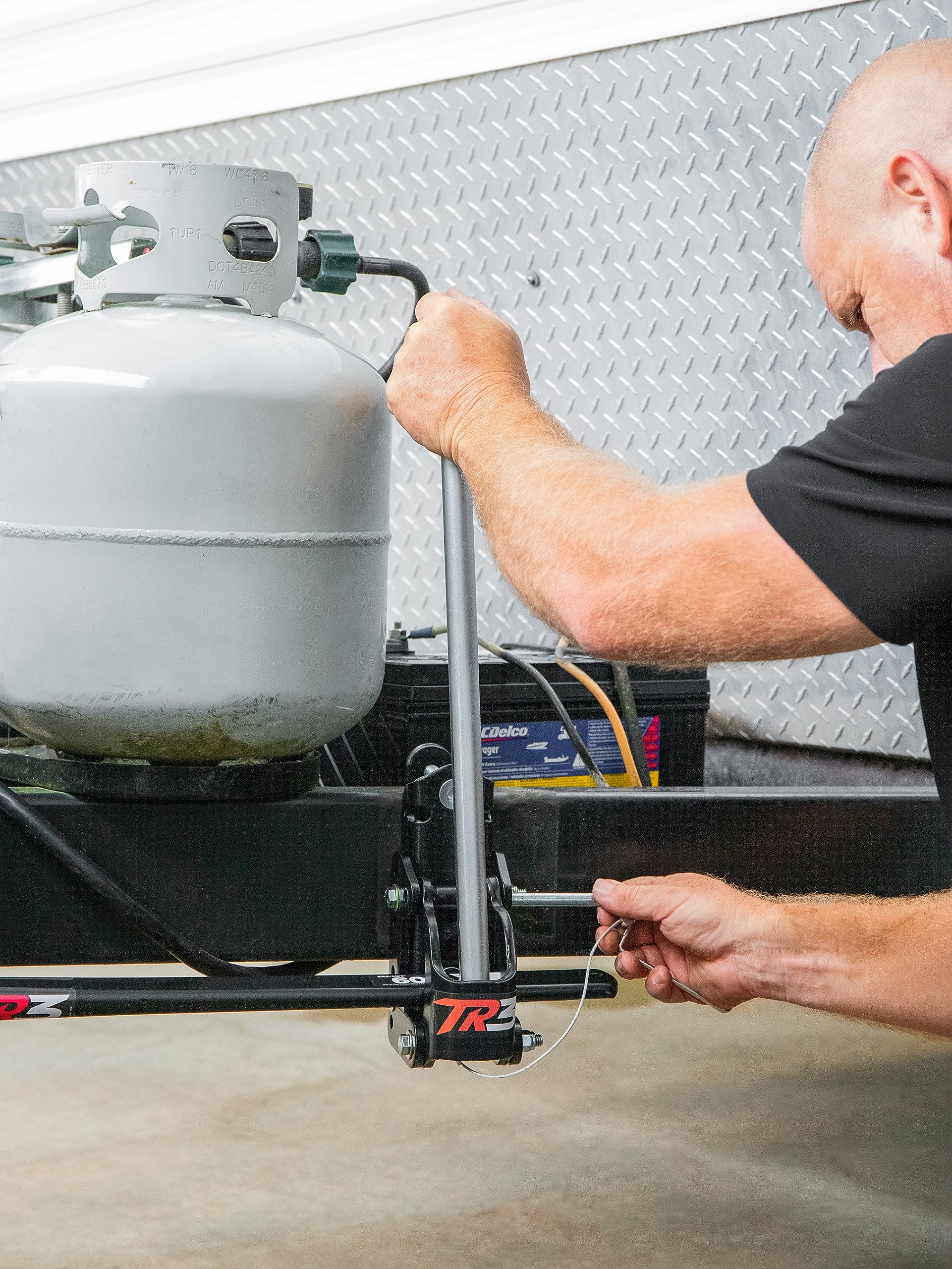 Camco Eaz-Lift Camper/RV TR3 1,000lb Weight Distribution Hitch Kit | Features Adjustable Sway Control & Pre-Installed 2-5/16-inch Hitch Ball | 1,200lb Max Tongue Weight Rating (48900)