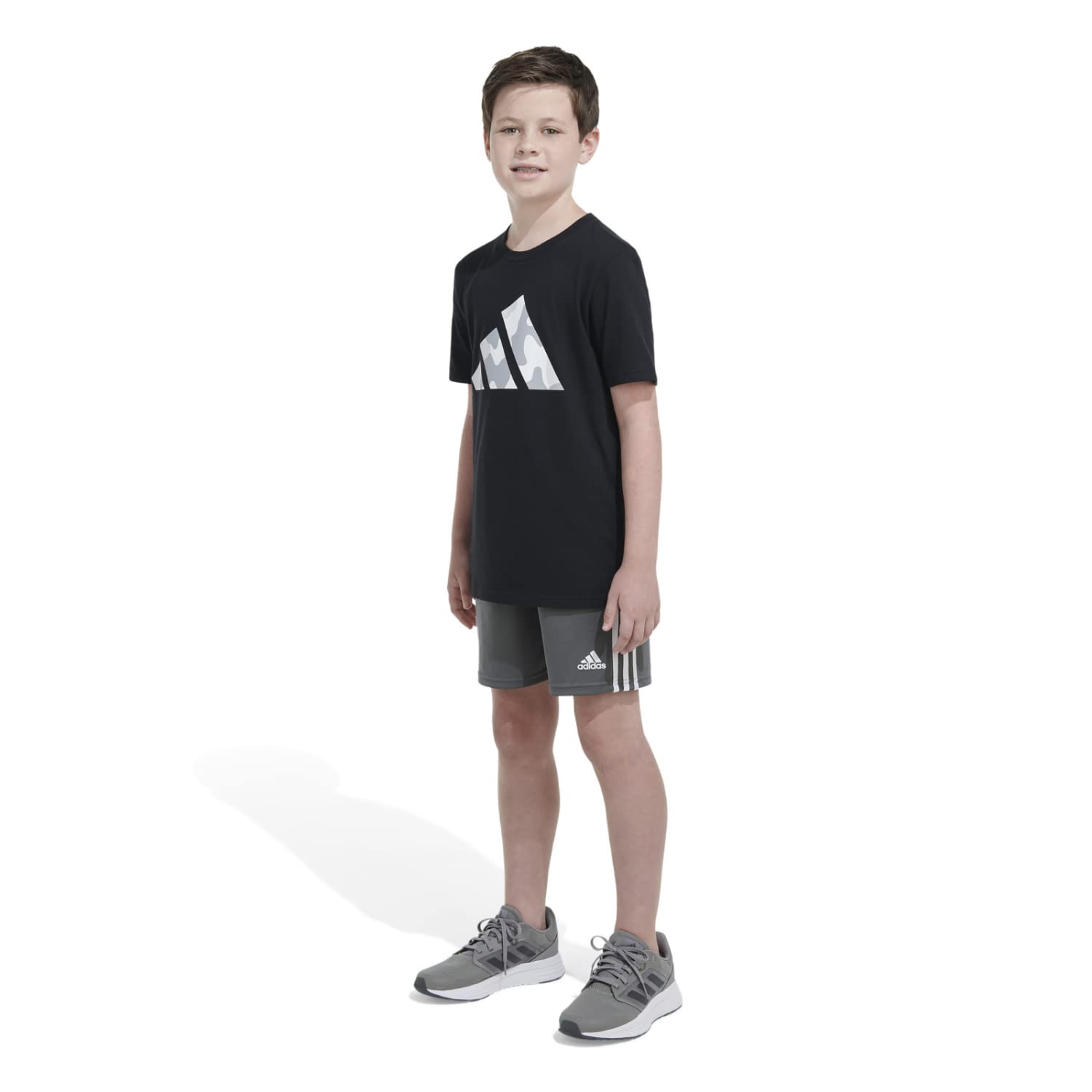 adidas Boys' Big Short Sleeve Cotton BoS Ghost Logo T-Shirt, Alumina, S(8)