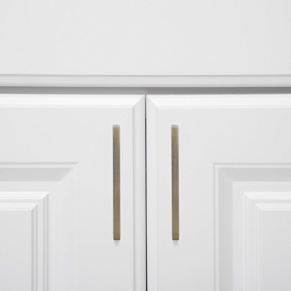 Amazon Basics Modern Square Cabinet Pull Handle, 5.39-inch Length (5-inch Hole Center), Brushed Brass, 10-pack