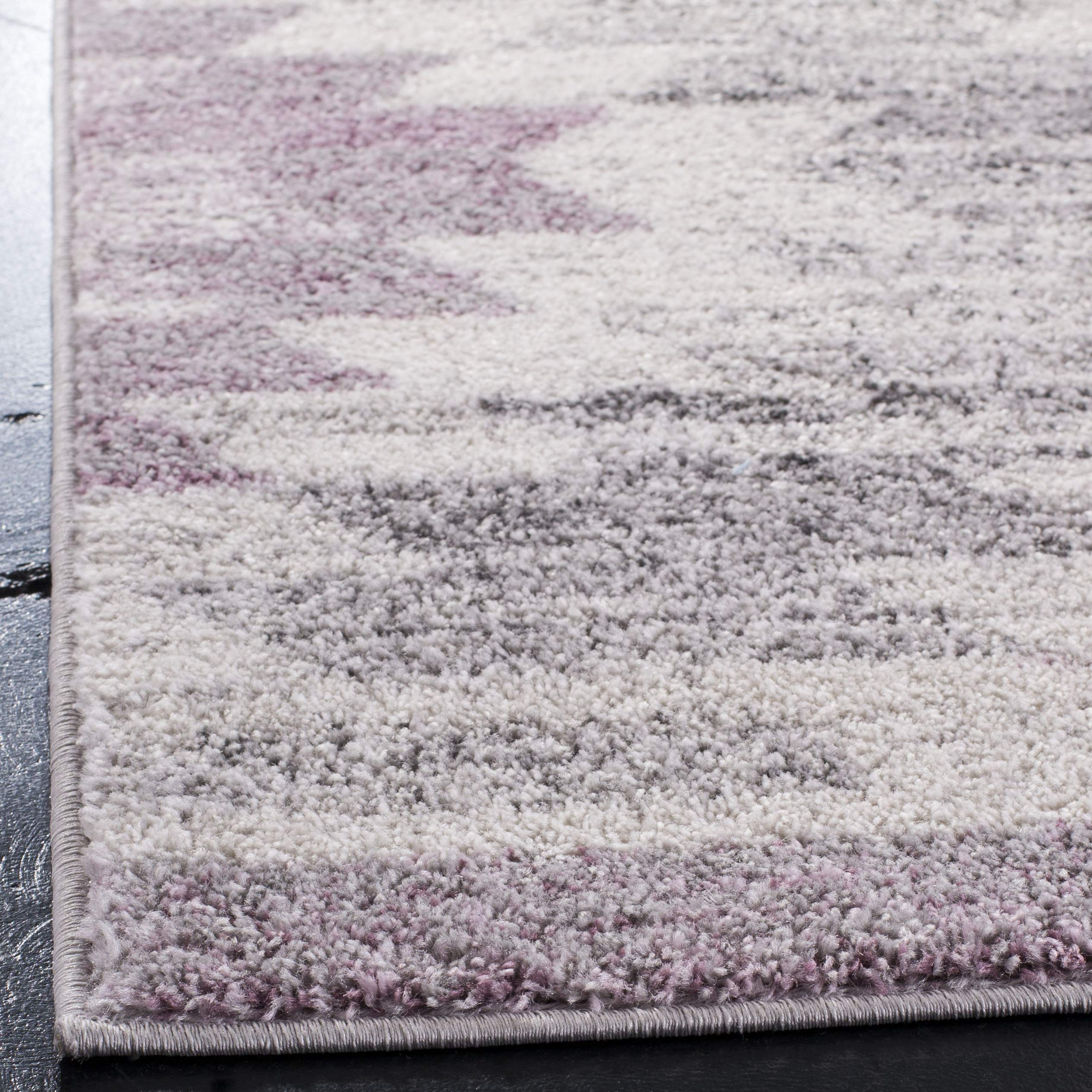 SAFAVIEH Adirondack Collection Area Rug - 6' x 9', Plum & Ivory, Rustic Boho Design, Non-Shedding & Easy Care, Ideal for High Traffic Areas in Living Room, Bedroom (ADR218U)