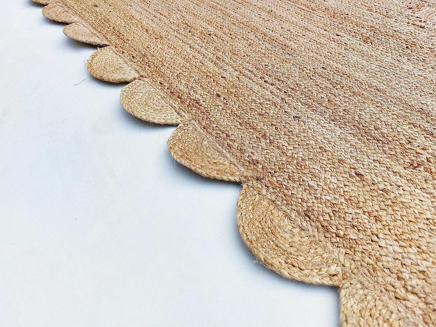 Scallop Pattern Jute Bohemian Area Rug (2' x 3')