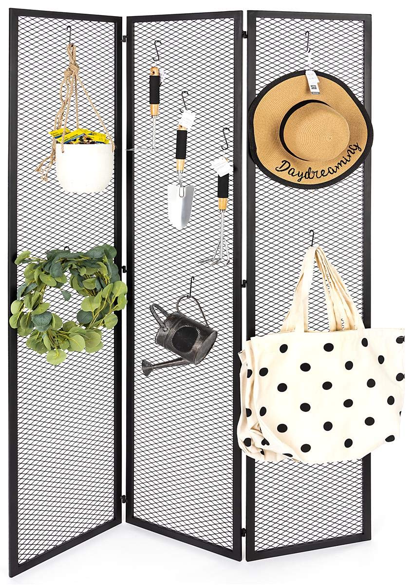 Displays2go Metal Mesh Display Screen, Three Panels, 45" W x 72" H, Iron Mesh Retail - Black (SMMMFSD)