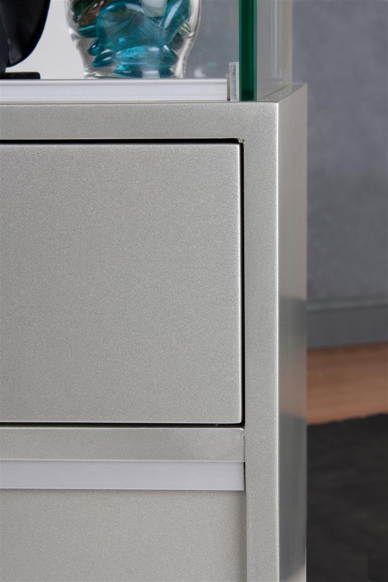 Displays2go Glass Merchandise Counter, Laminated MDF, Tempered Glass โ Silver (GTLEDQ4SLV)