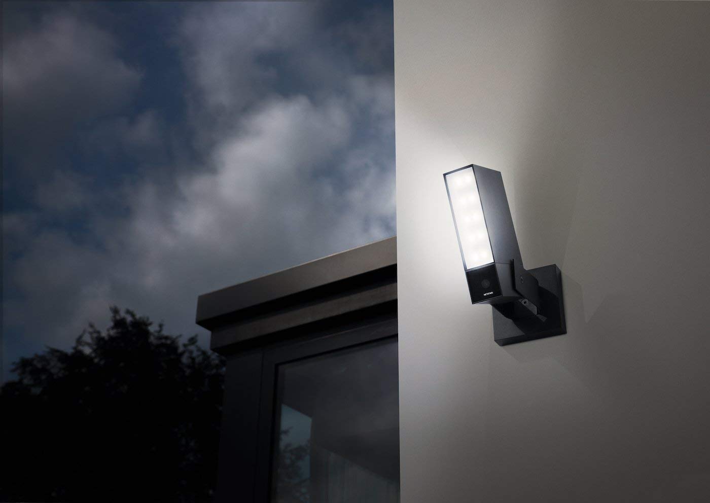 Pass & Seymour Netatmo c Camera, WiFi, Integrated Floodlight, Movement Detection, Night Vision, Without Fees, NOC01-US, Black Aluminium
