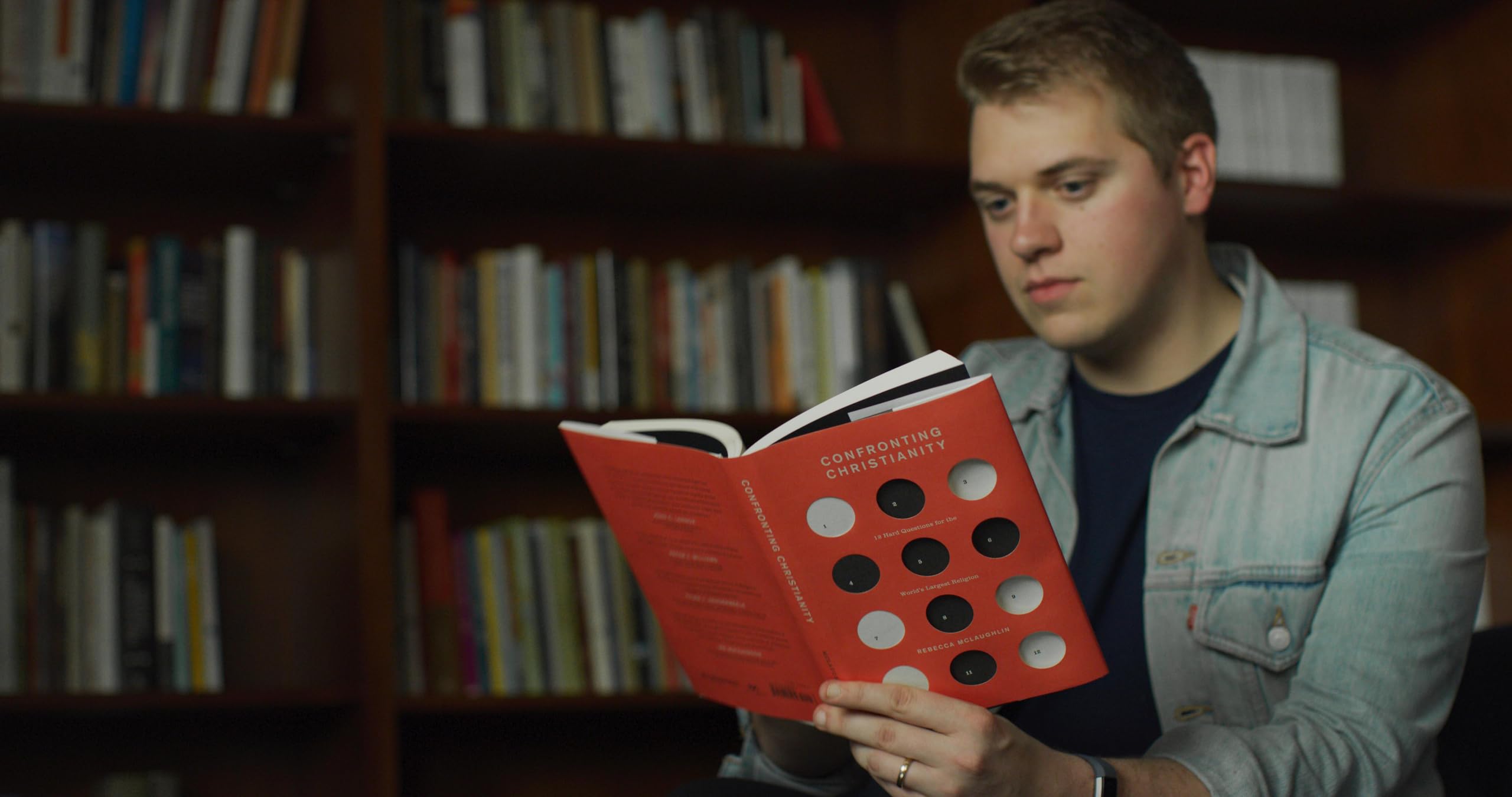 Confronting Christianity: 12 Hard Questions for the World's Largest Religion (The Gospel Coalition)