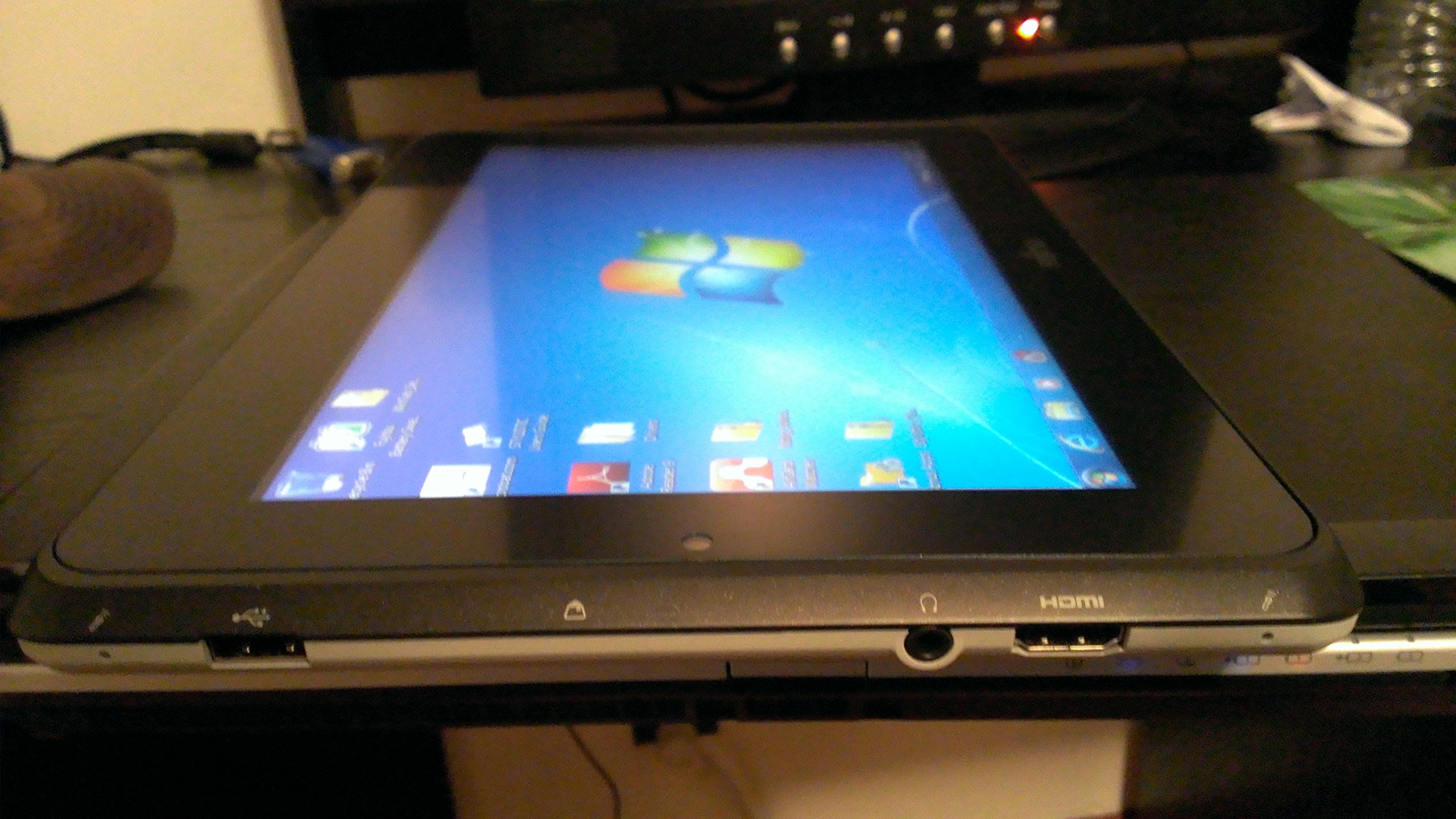 Fujitsu STYLISTIC Q550 10.1" 1280 x 800 LED Net-tablet PC - Atom Z670 1.50 GHz 62GB SSD 2GB RAM Q550-62GB-02