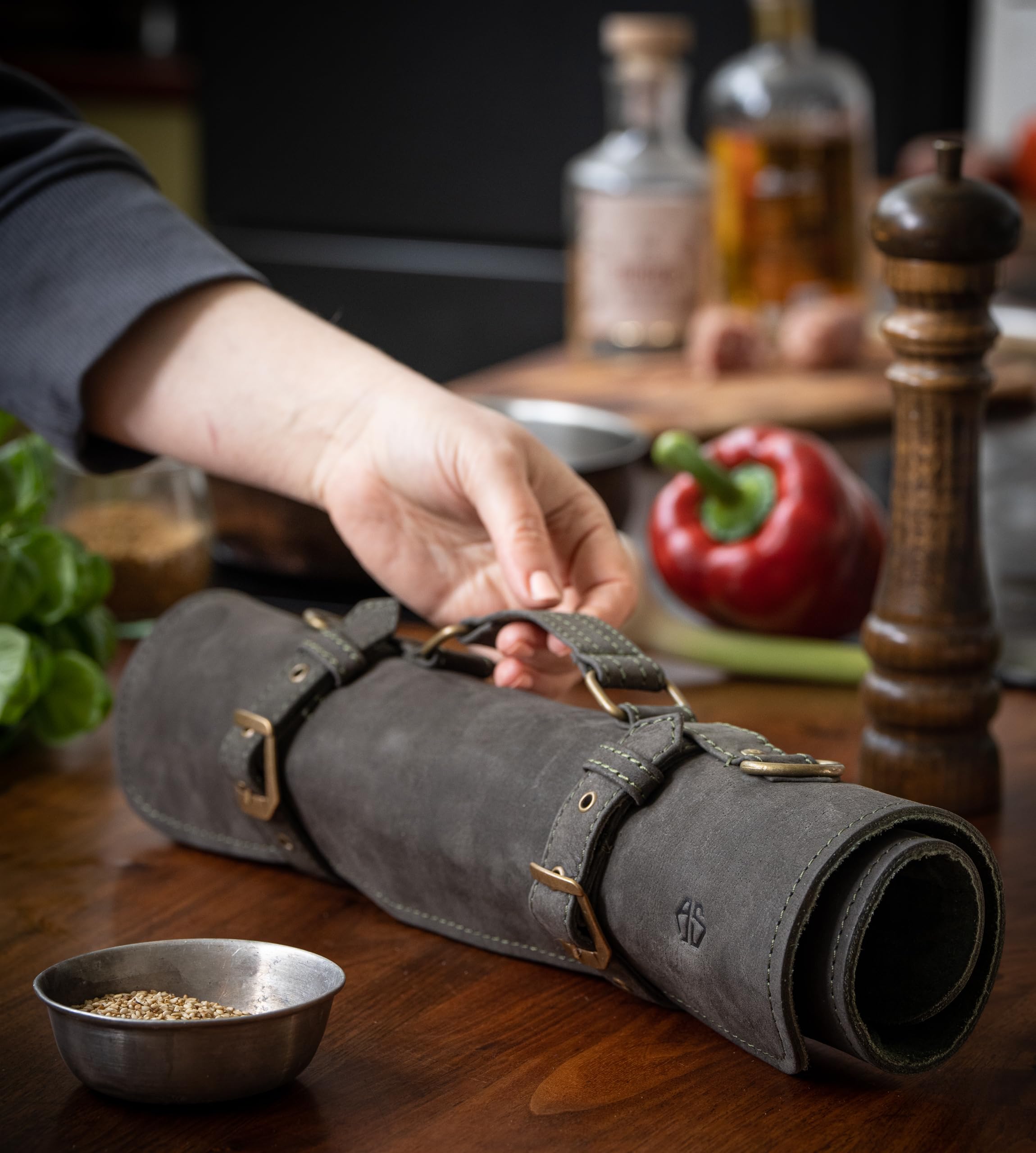 Angus Stoke Knife Roll Bag Genuine Leather β Knife case for Chefs 7 Slots β Leather Knife with Handle and Strap Frank (Olive-Green)