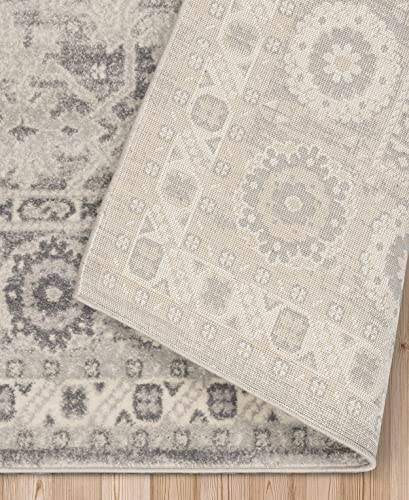 SUPERIOR Ornate Giovanna Runner Rug, 2' 7" x 8', Light Grey