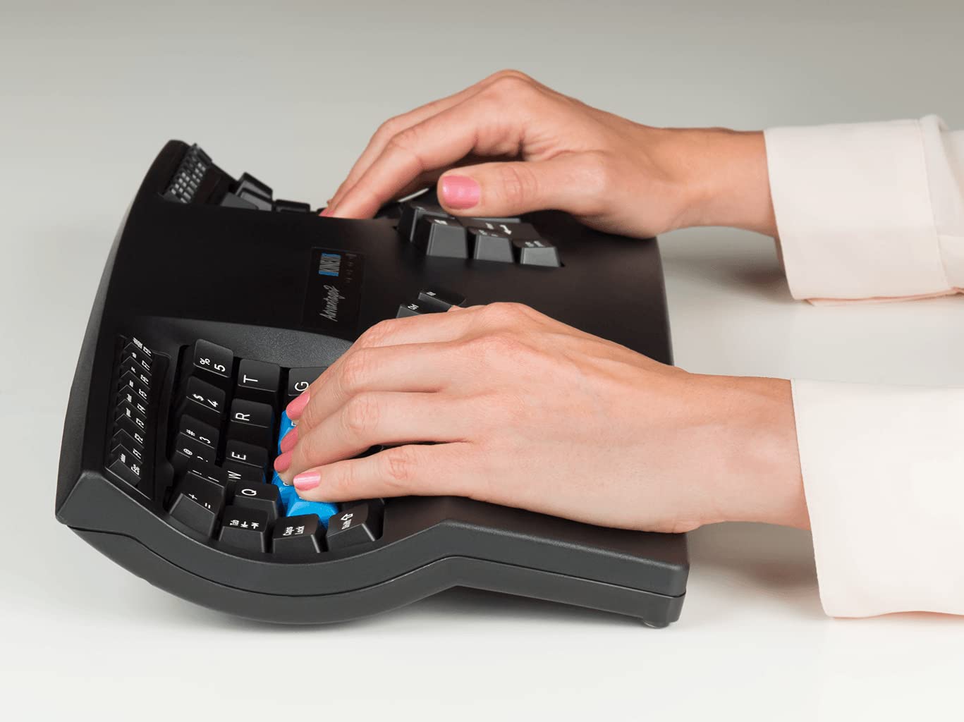 KINESIS Advantage2 Quiet LF Ergonomic USB Keyboard (KB600LFQ)