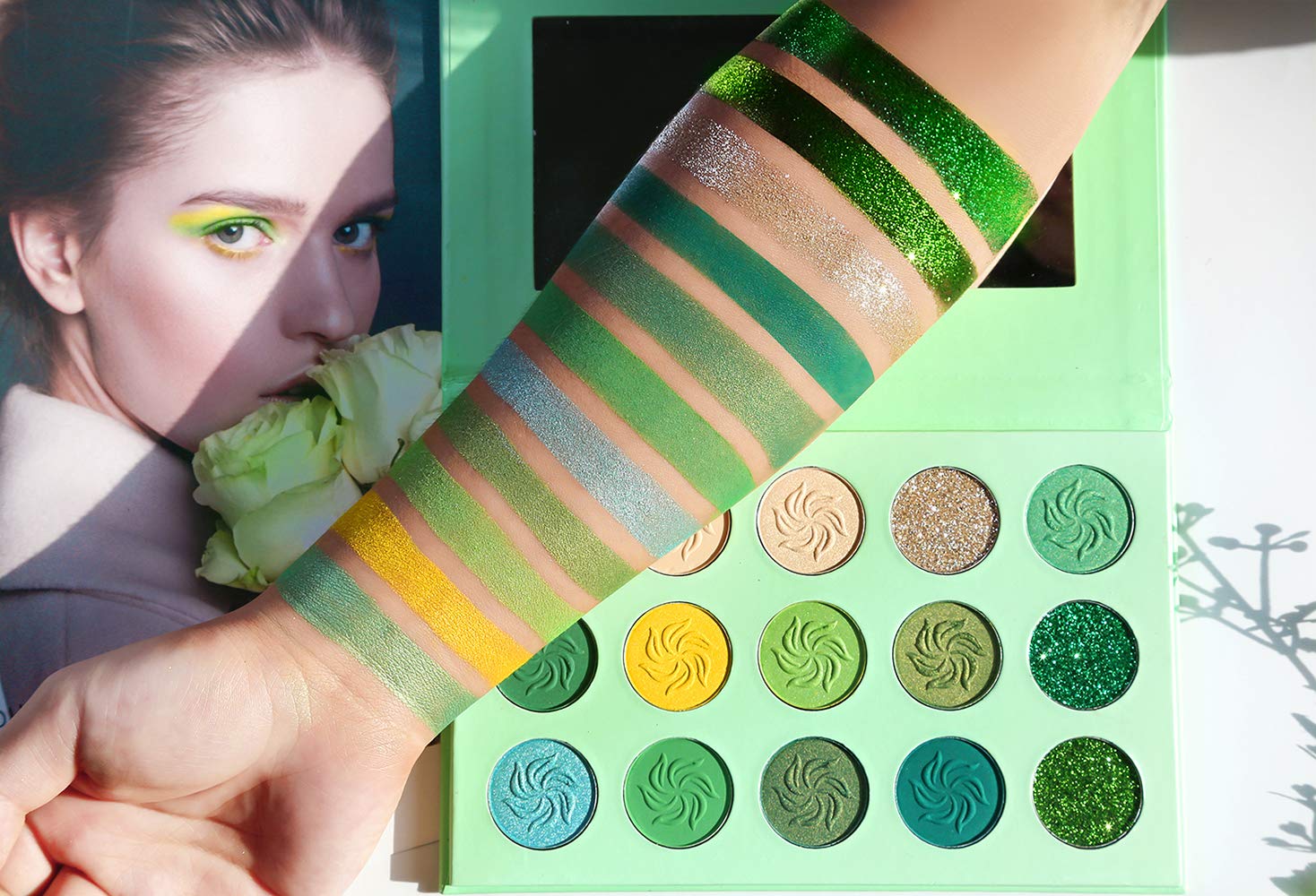 Afflano Green Eyeshadow Palette, Green Glitter Eyeshadow Highly Pigmented, Forest Emerald Green Christmas Makeup Palettes, Yellow Lime Grass Grinch Green Makeup Eye Shadow Pallet 15 Color